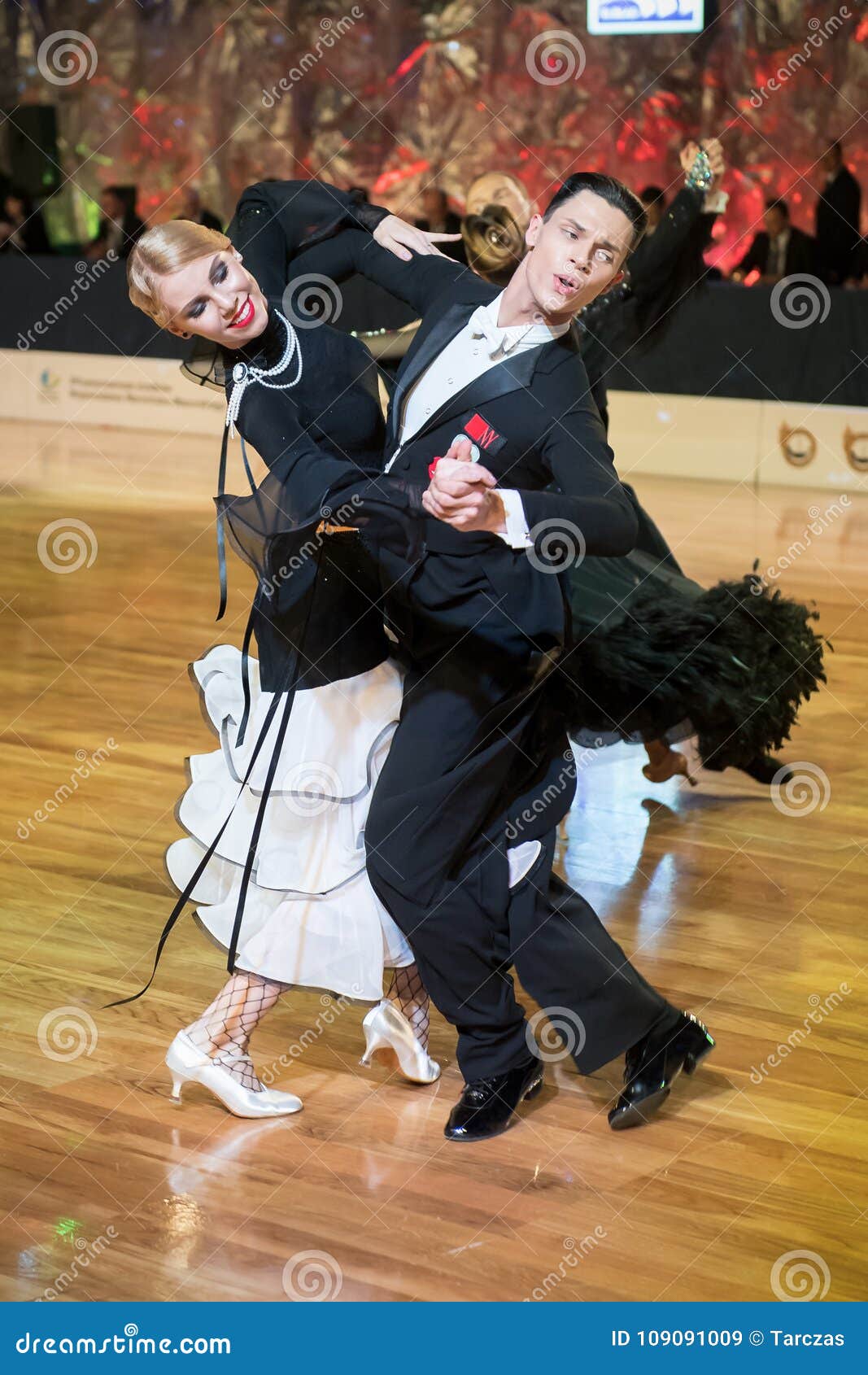 Dansare Som Dansar Standard Dans Redaktionell Fotografering för ...