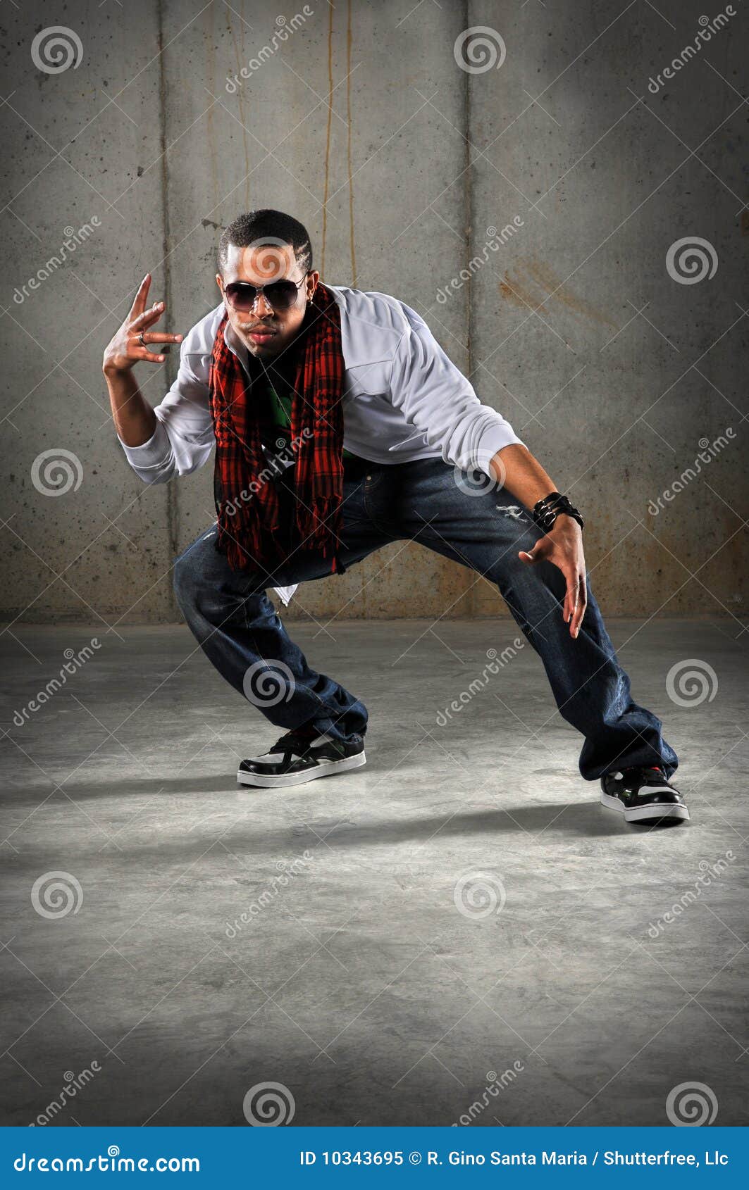Danse d'homme de Hip Hop image stock. Image du frappeur - 10343695