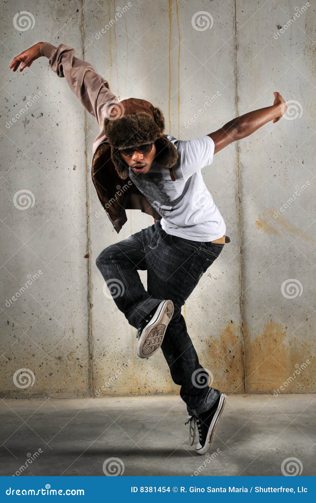 Danse d'homme de Hip Hop photo stock. Image du verticale - 8381454