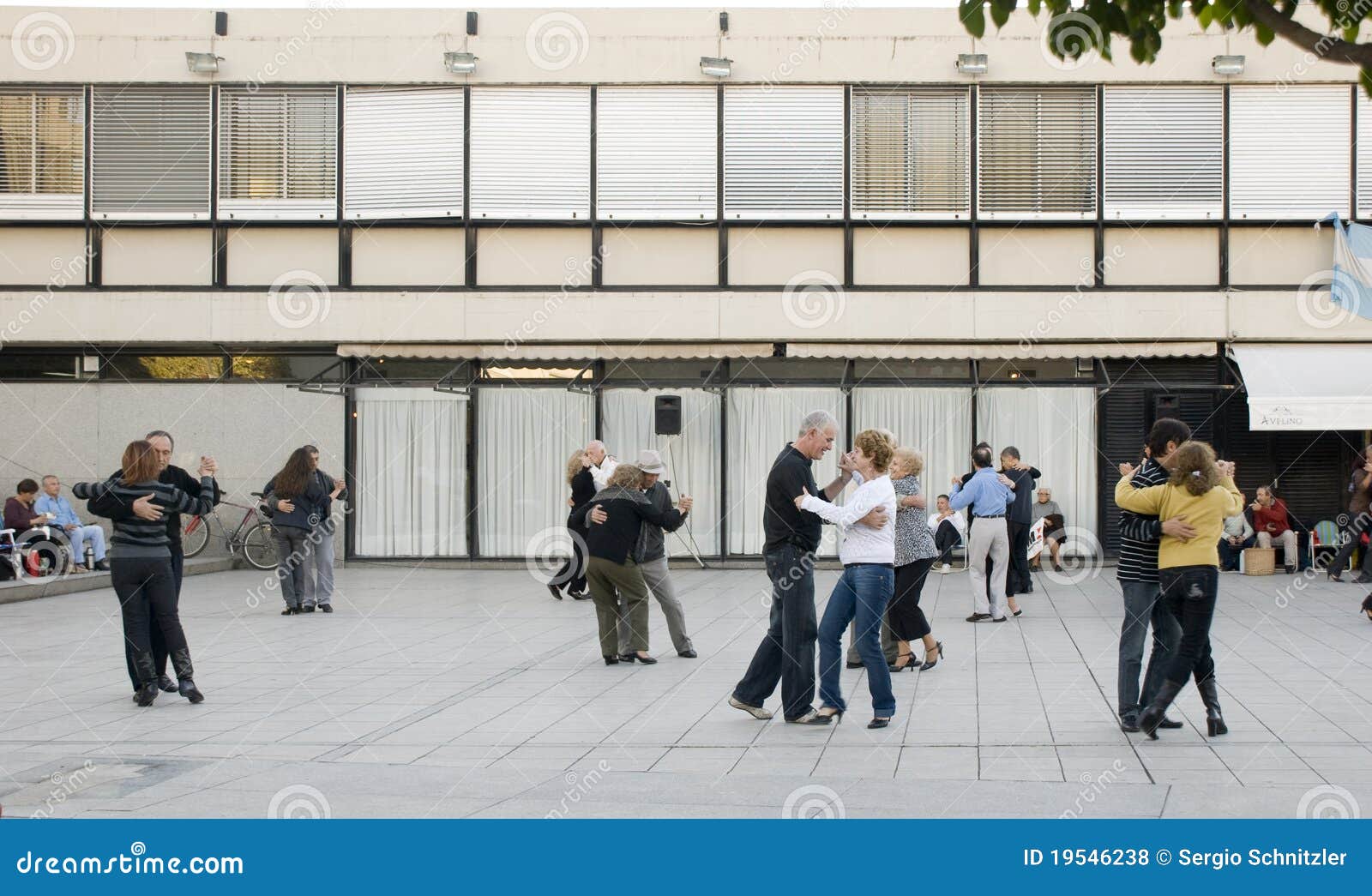 Danse D'un Tango Sur La Rue Photo stock éditorial - Image du musique ...
