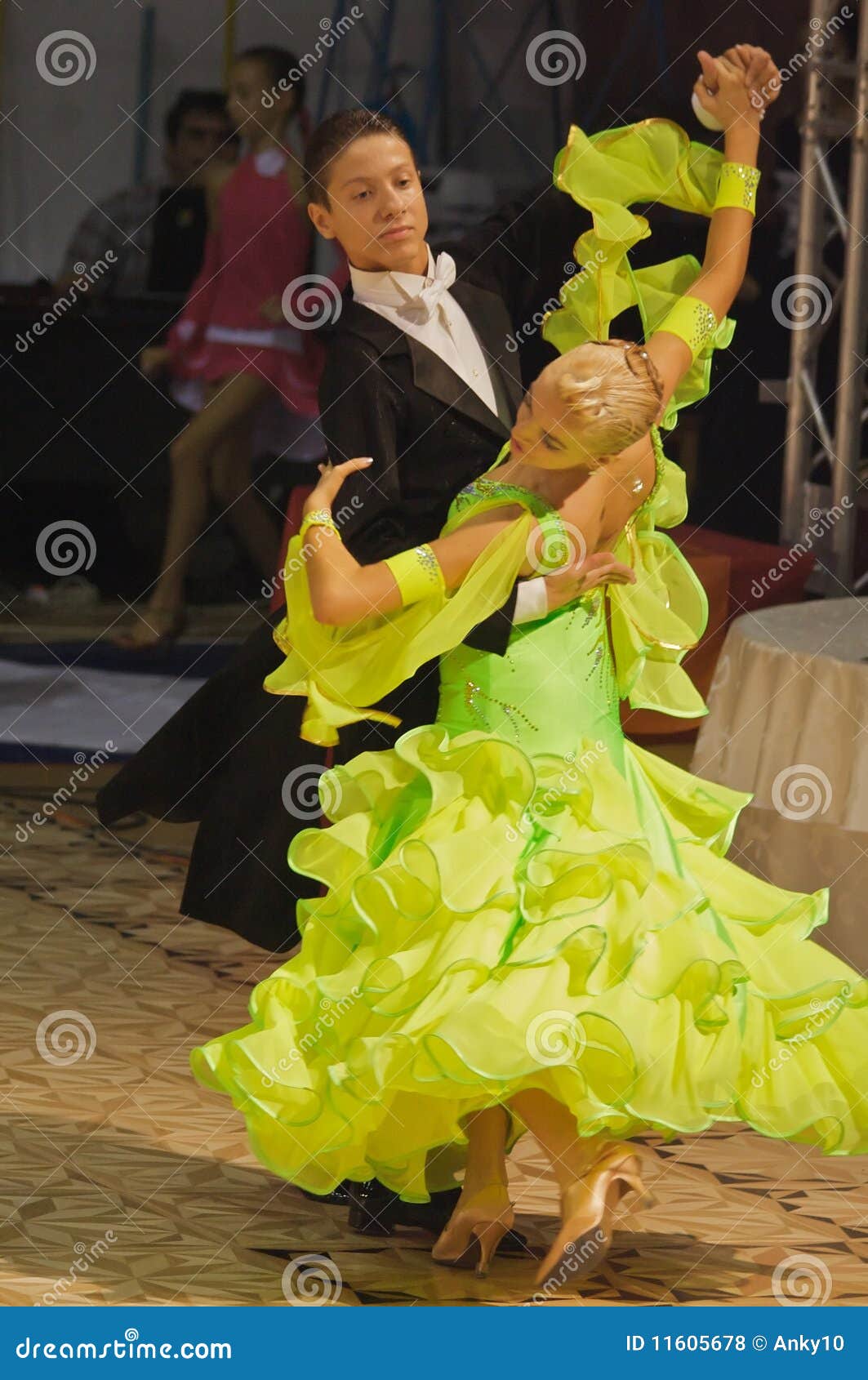 Danse De Salle De Bal, Standard Ouvert, 16-18 (1) Photo stock éditorial ...