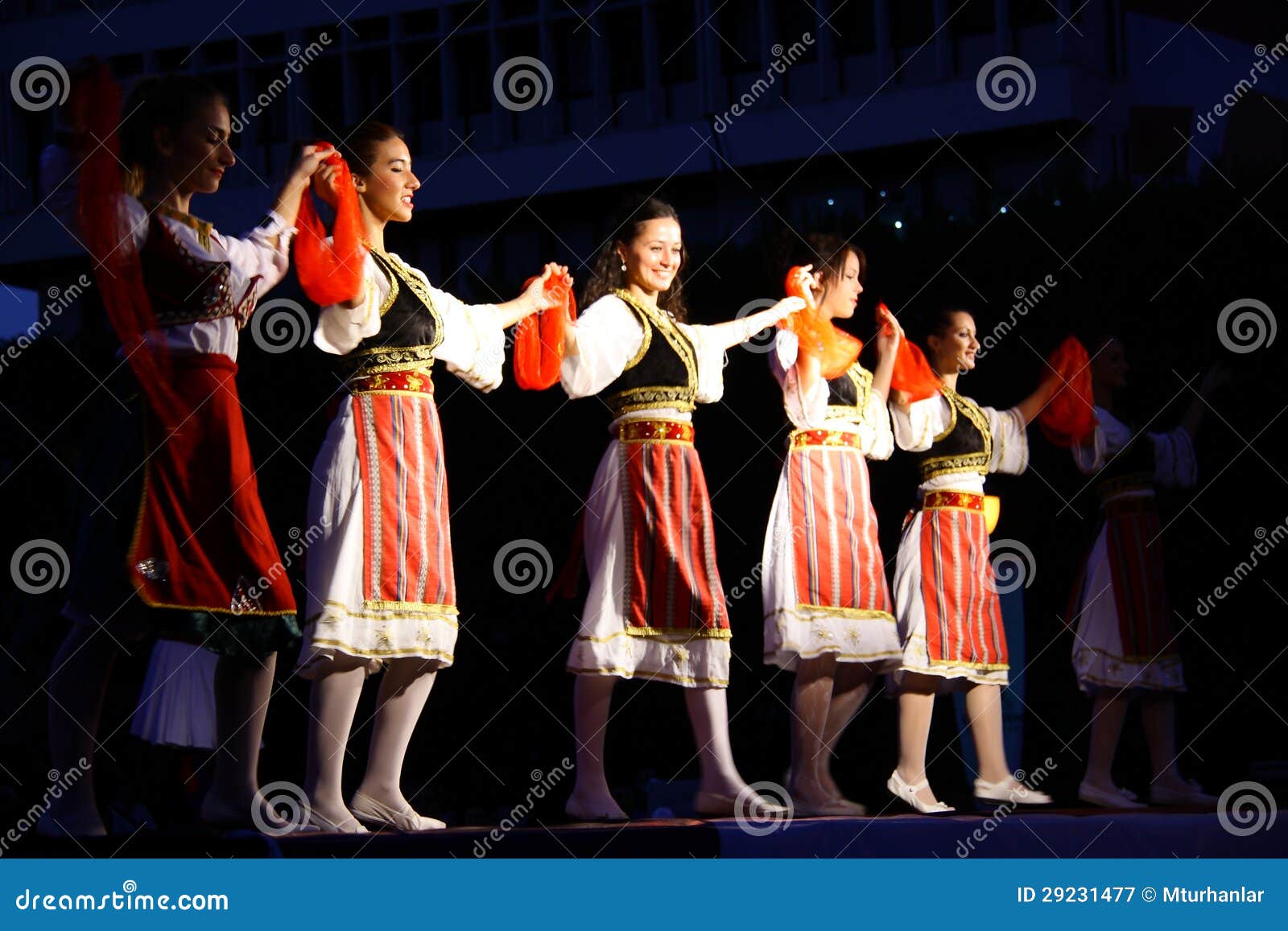 Danse Folklorique Des Balkans Photographie éditorial - Image du danse ...