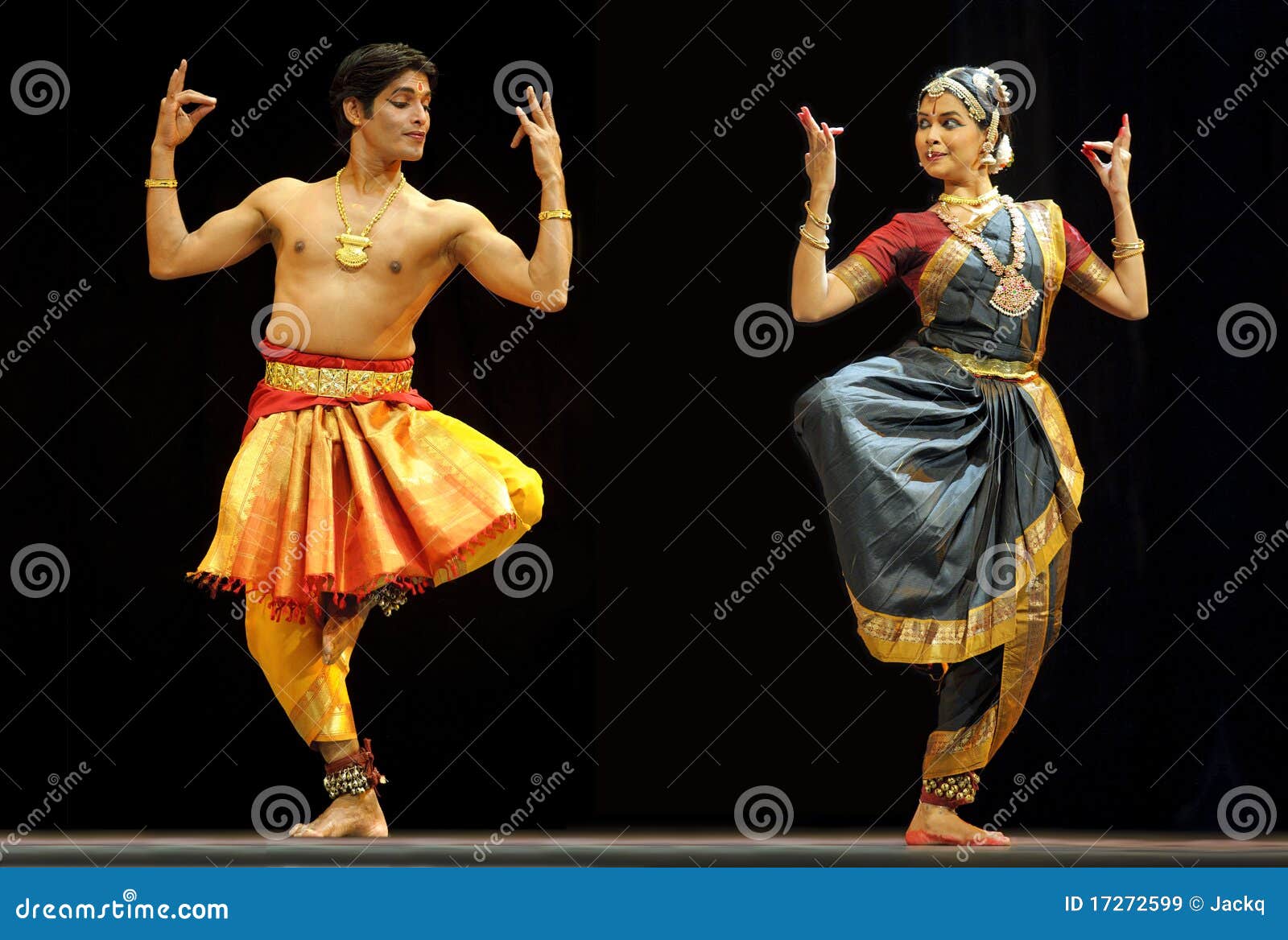 Danse folklorique indienne image stock éditorial. Image du chaud - 17272599
