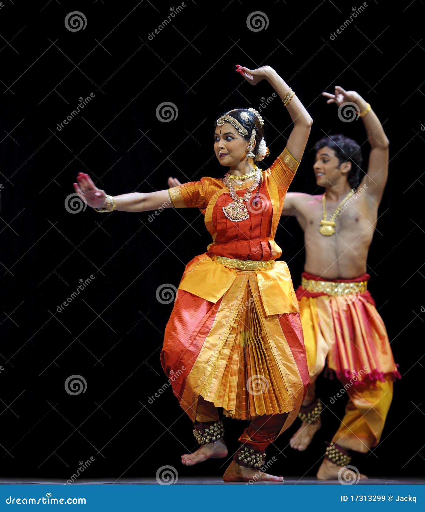 Danse folklorique indienne image stock éditorial. Image du aérobic ...