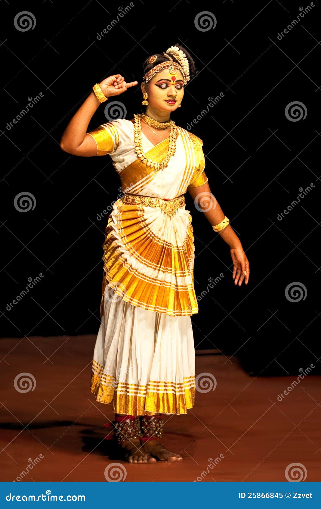 Danse Indienne De Mohiniyattam Image éditorial - Image du pose, visage ...