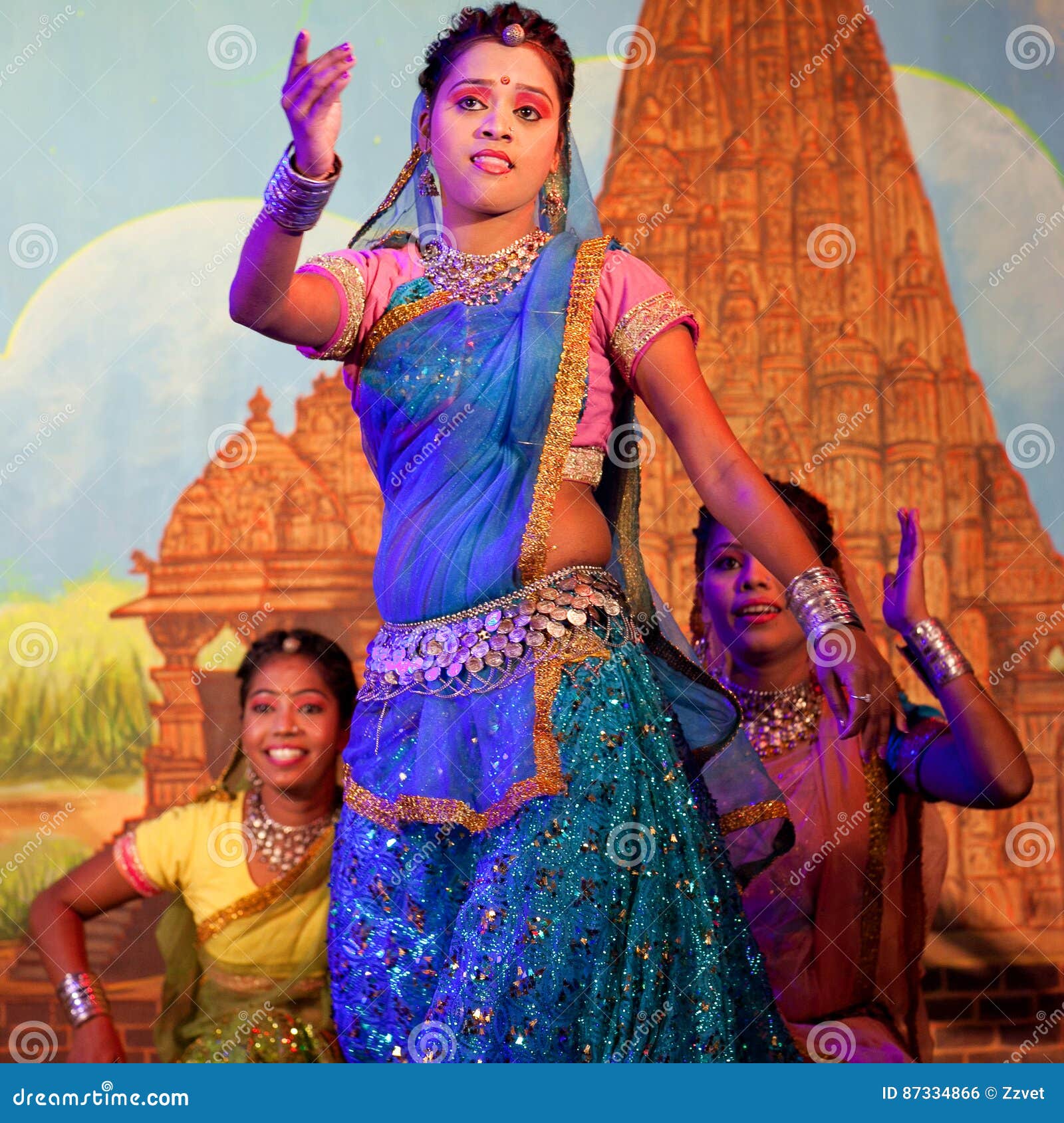 Danse Indienne Traditionnelle Dans Khajuraho, Inde Photo éditorial ...