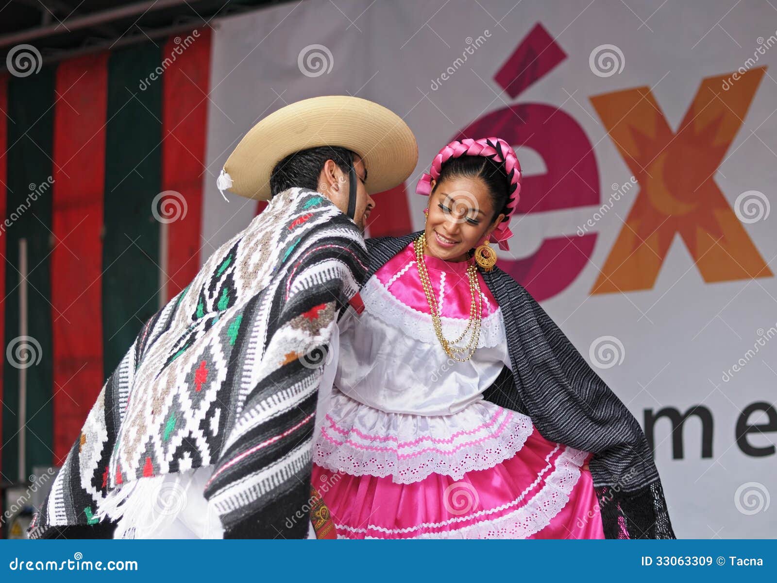 Danse Mexicaine Folklorique Image stock éditorial - Image du mexique ...