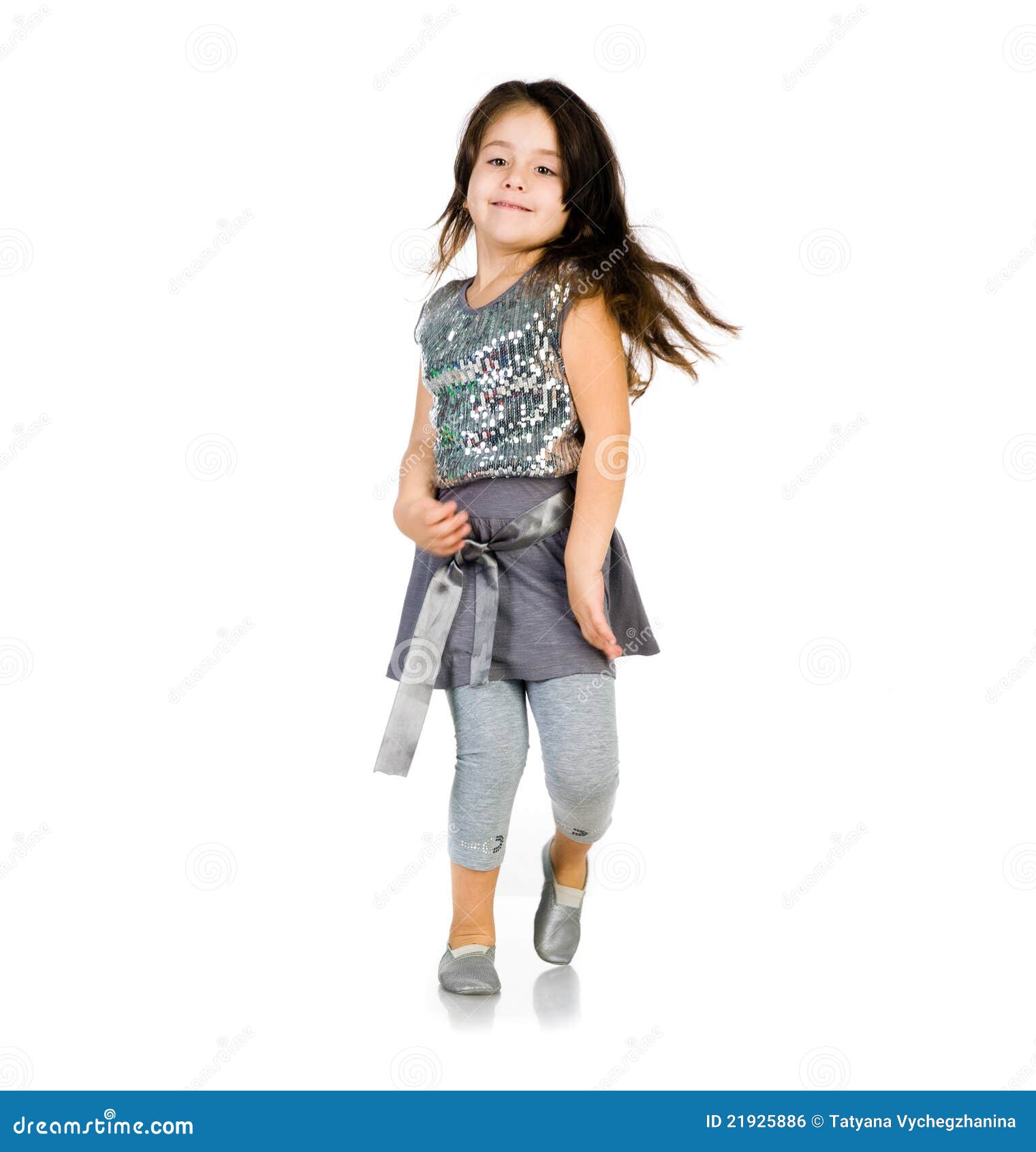 Danse Mignonne De Petite Fille Photo stock - Image du gens, gosse: 21925886