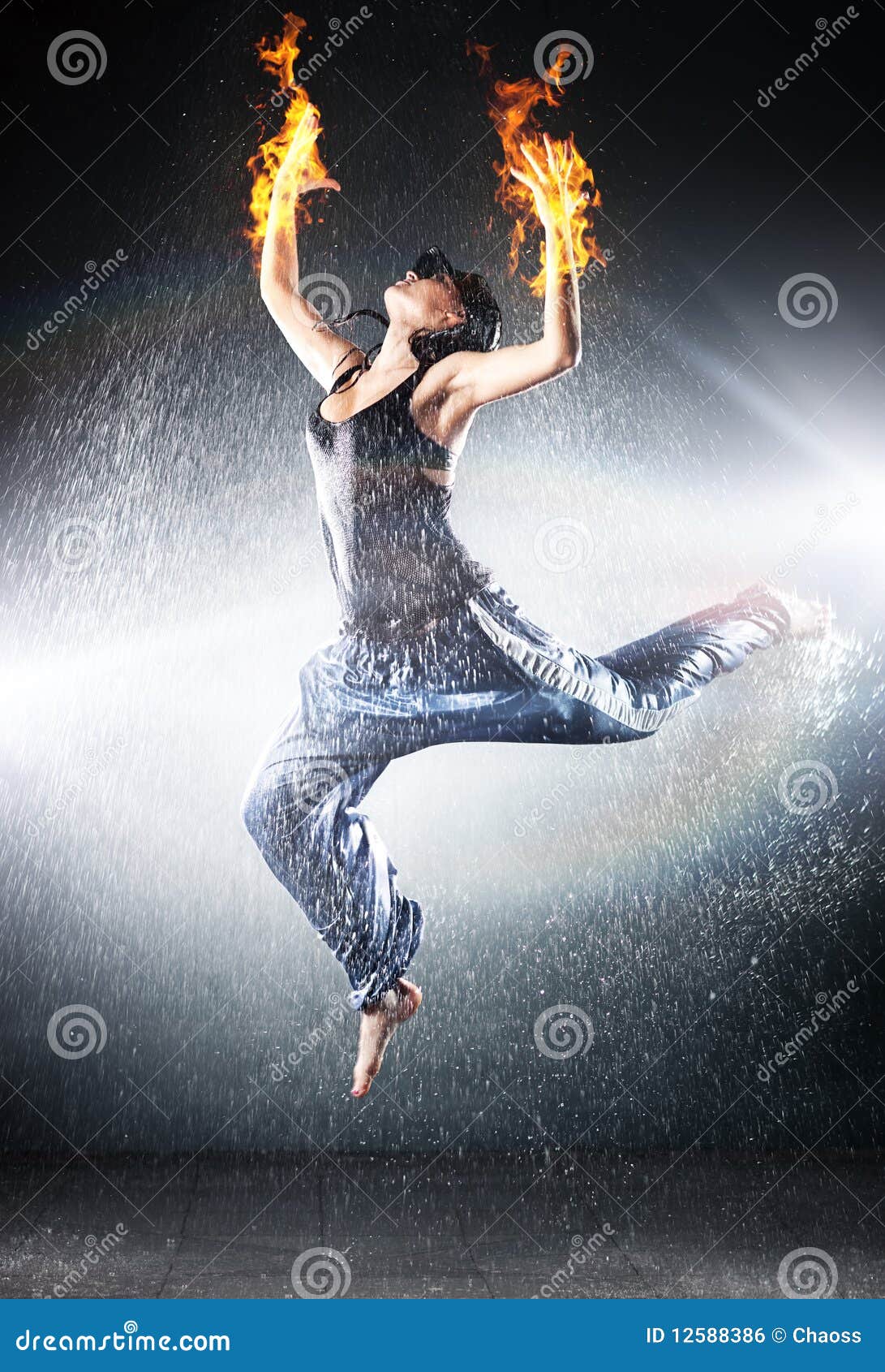 Danse Moderne De Jeune Femme Photo stock - Image du danse, brûlure ...