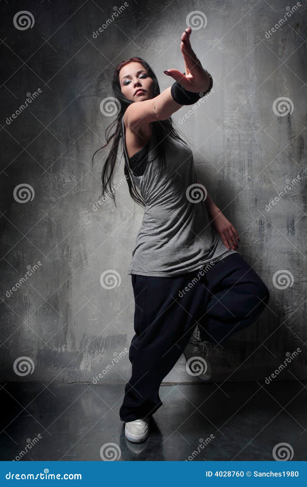 Dansend meisje stock foto. Image of freestyle, adolescentie - 4028760