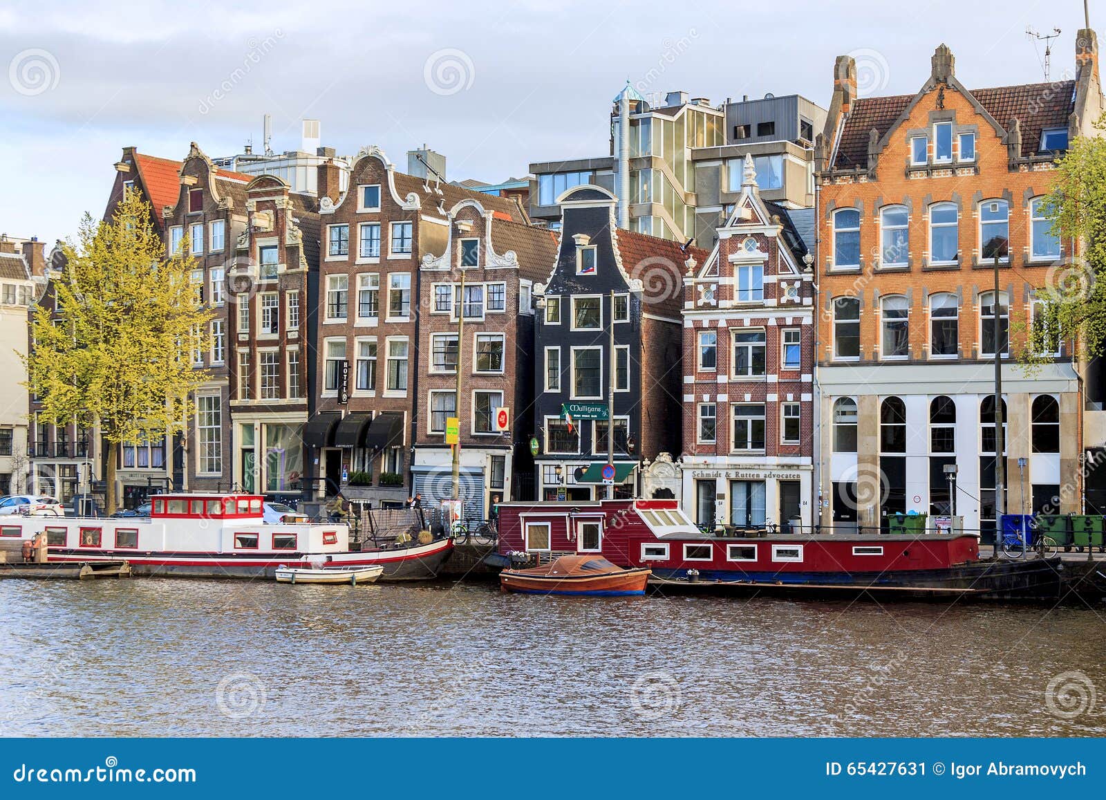 Dansende Huizen Van Amsterdam Redactionele Foto - Image of lente, reis ...