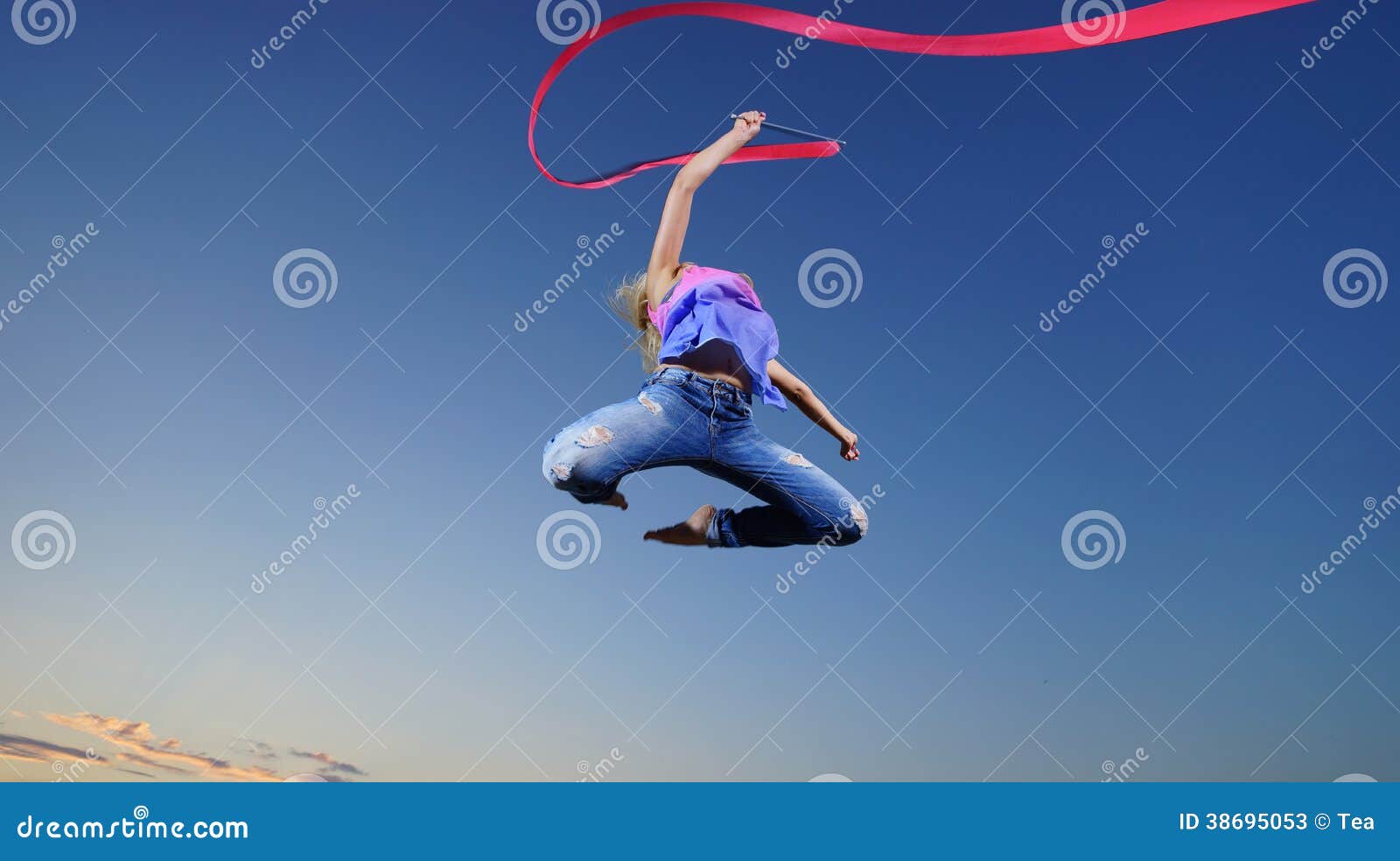 Danser Die Met Lint Springen Stock Afbeelding - Image of bevallig ...