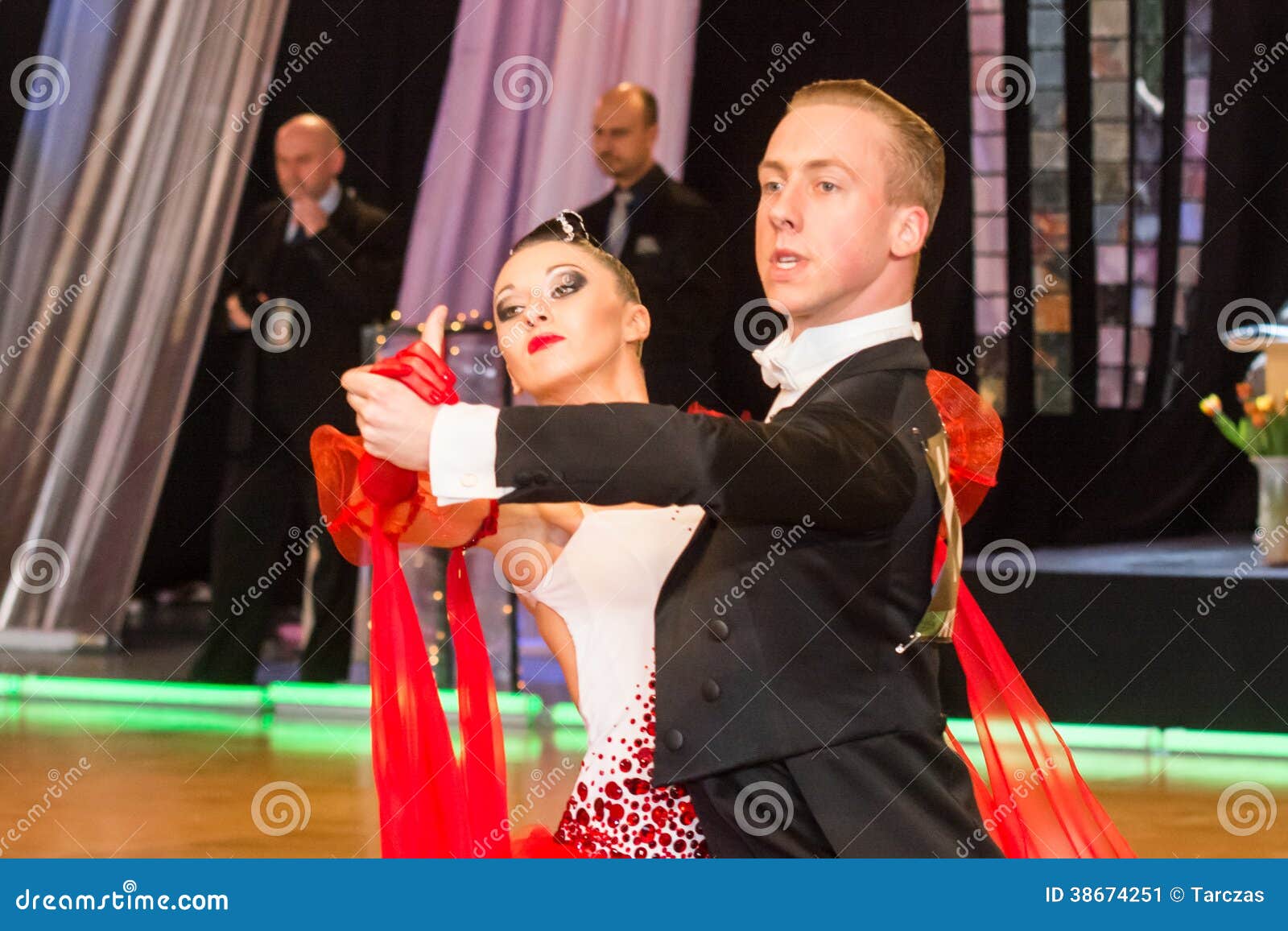 Dansers Dansende Langzame Wals Op De Dansverovering Redactionele Foto ...