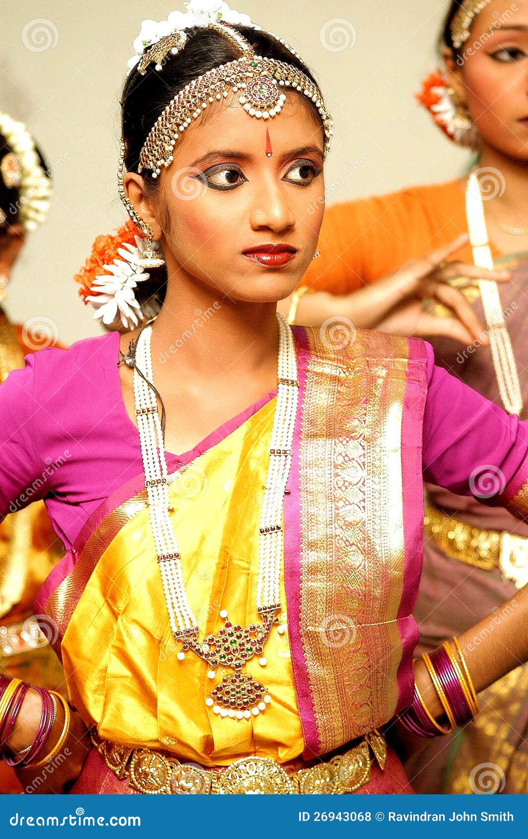 Danseur Classique De Bharatnatyam Photo stock éditorial - Image du ...
