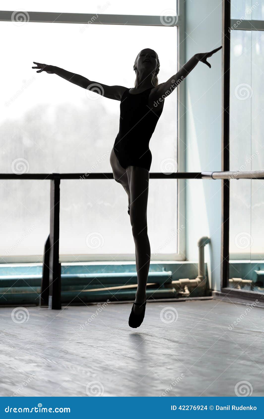 Danseur Classique En Position D'arabesque Photo stock - Image du ...