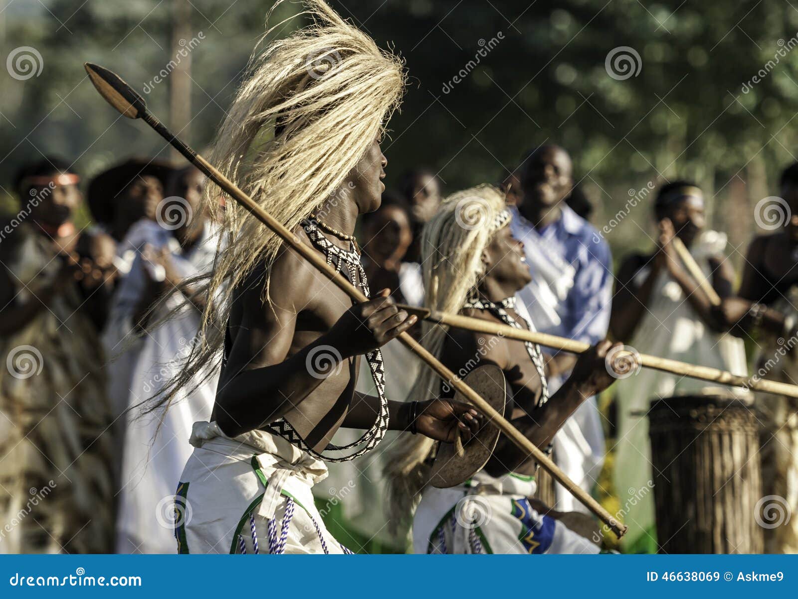 Danseur d'Intore au Rwanda image stock éditorial. Image du volcans ...