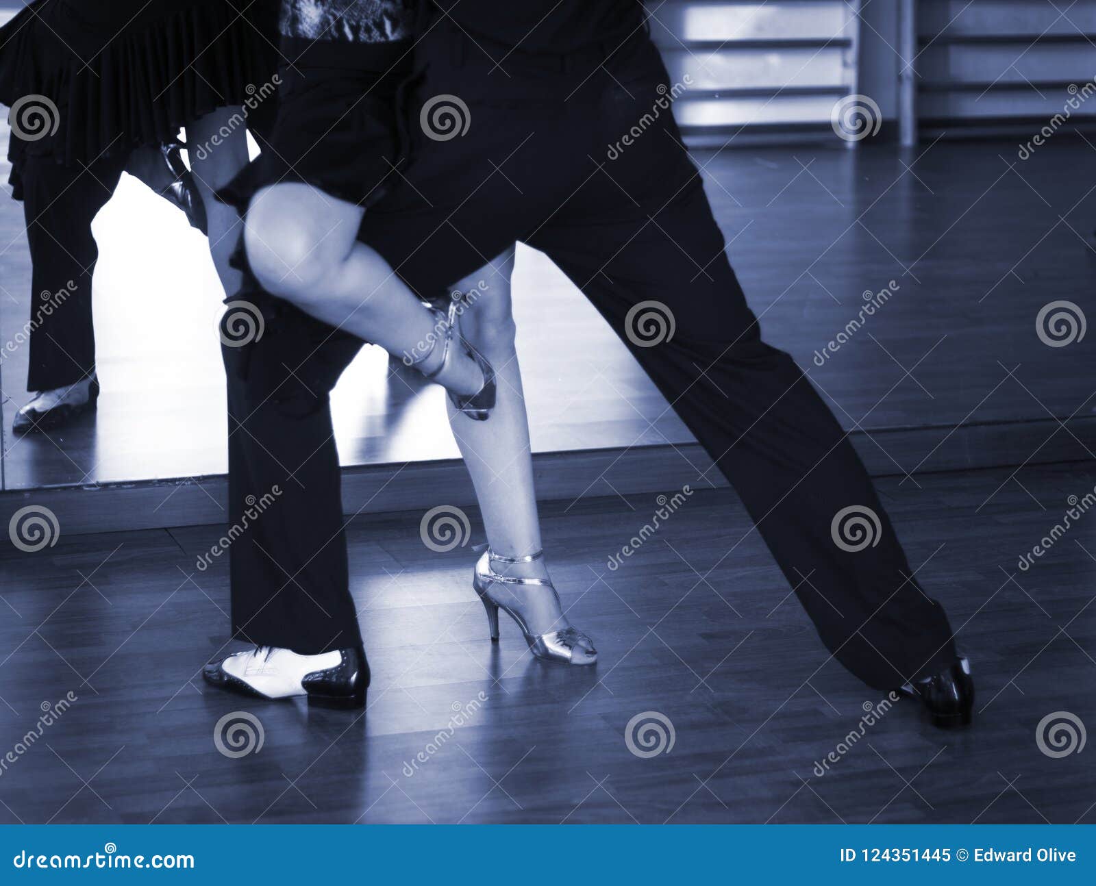Danseurs De Salsa De Danse De Salle De Bal Image stock - Image du ...