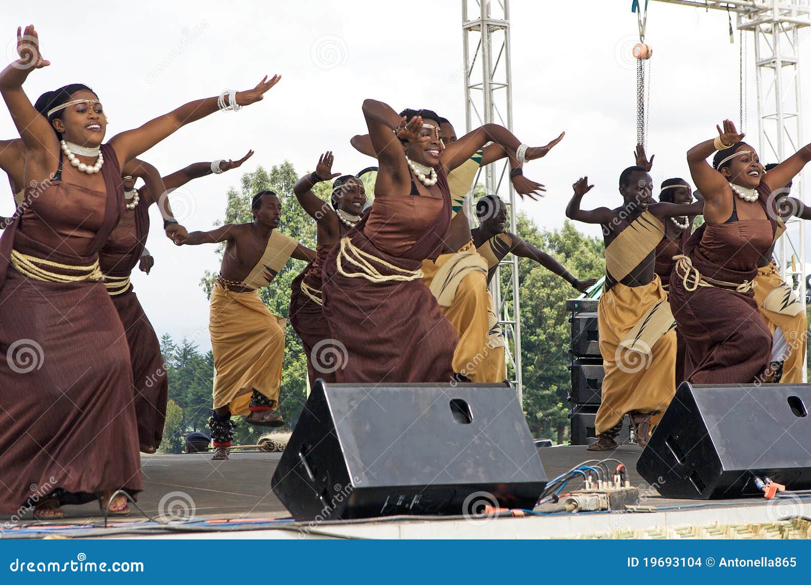 Danseurs rwandais image stock éditorial. Image du tourisme - 19693104