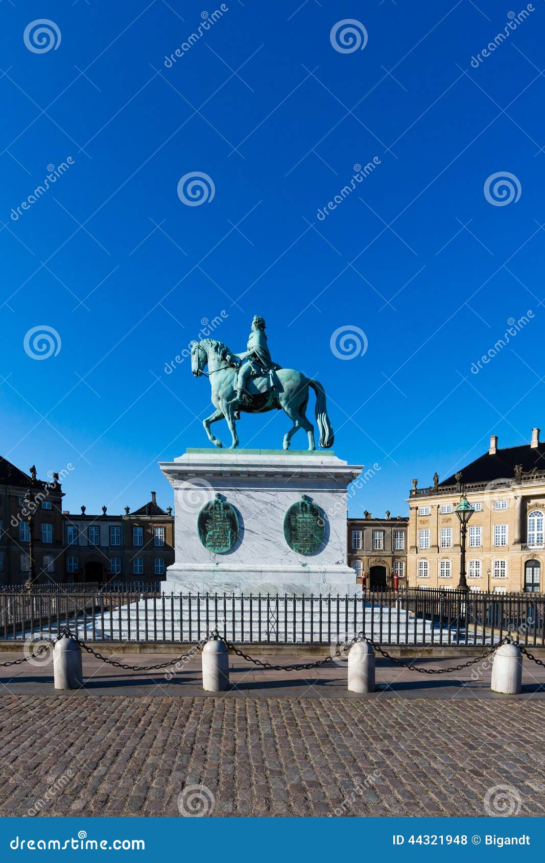 Dansk Kunglig Slott Amalienborg Arkivfoto - Bild av artistically, staty ...