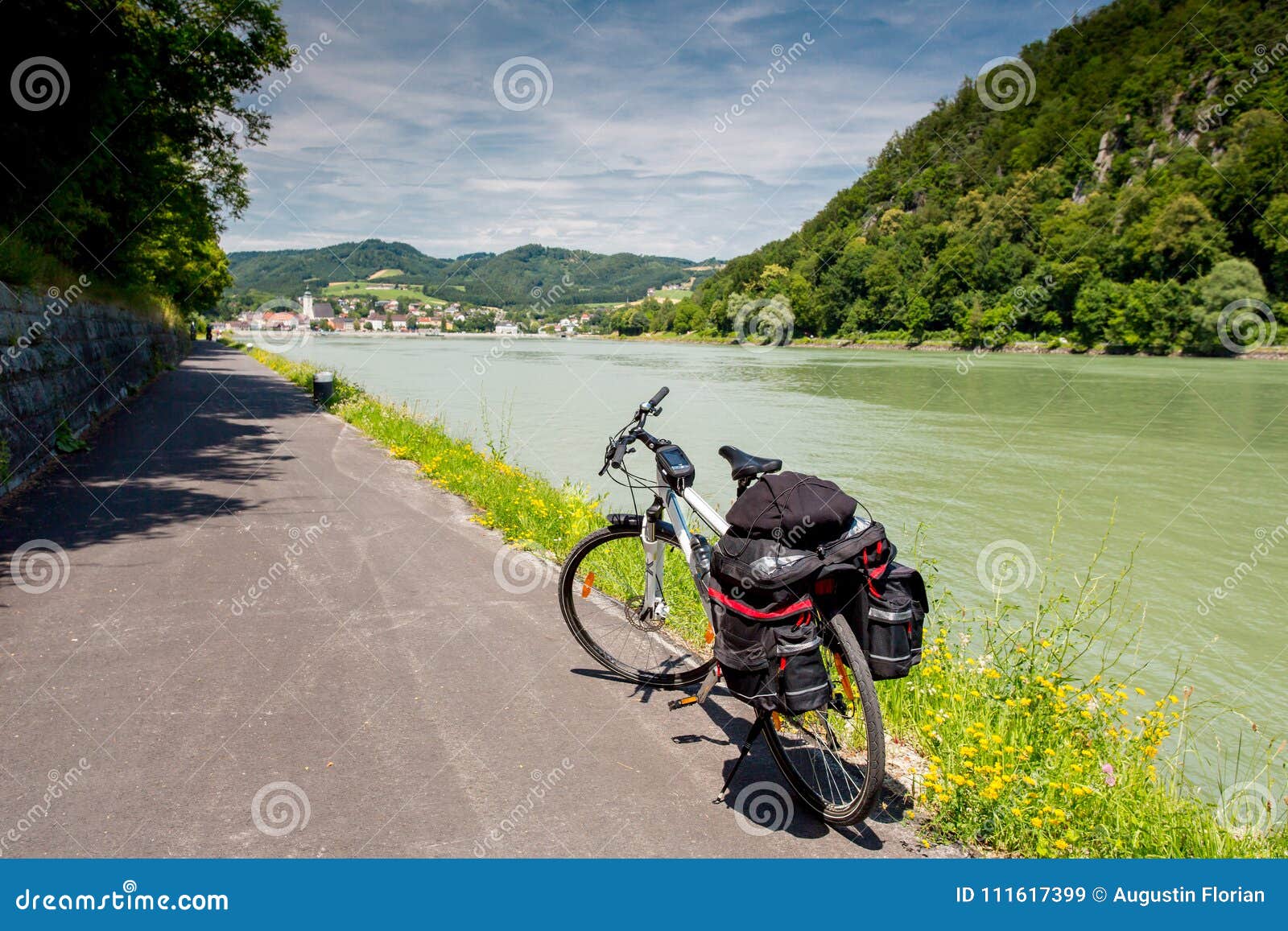 Danube Cycle Path / Trail / Route Stock Image - Image of nature, donau ...
