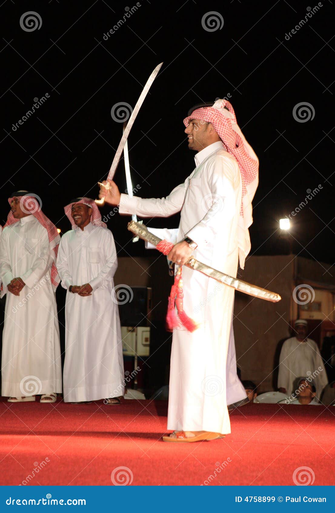 Danza de Qataris el Arda imagen de archivo editorial. Imagen de saudita ...