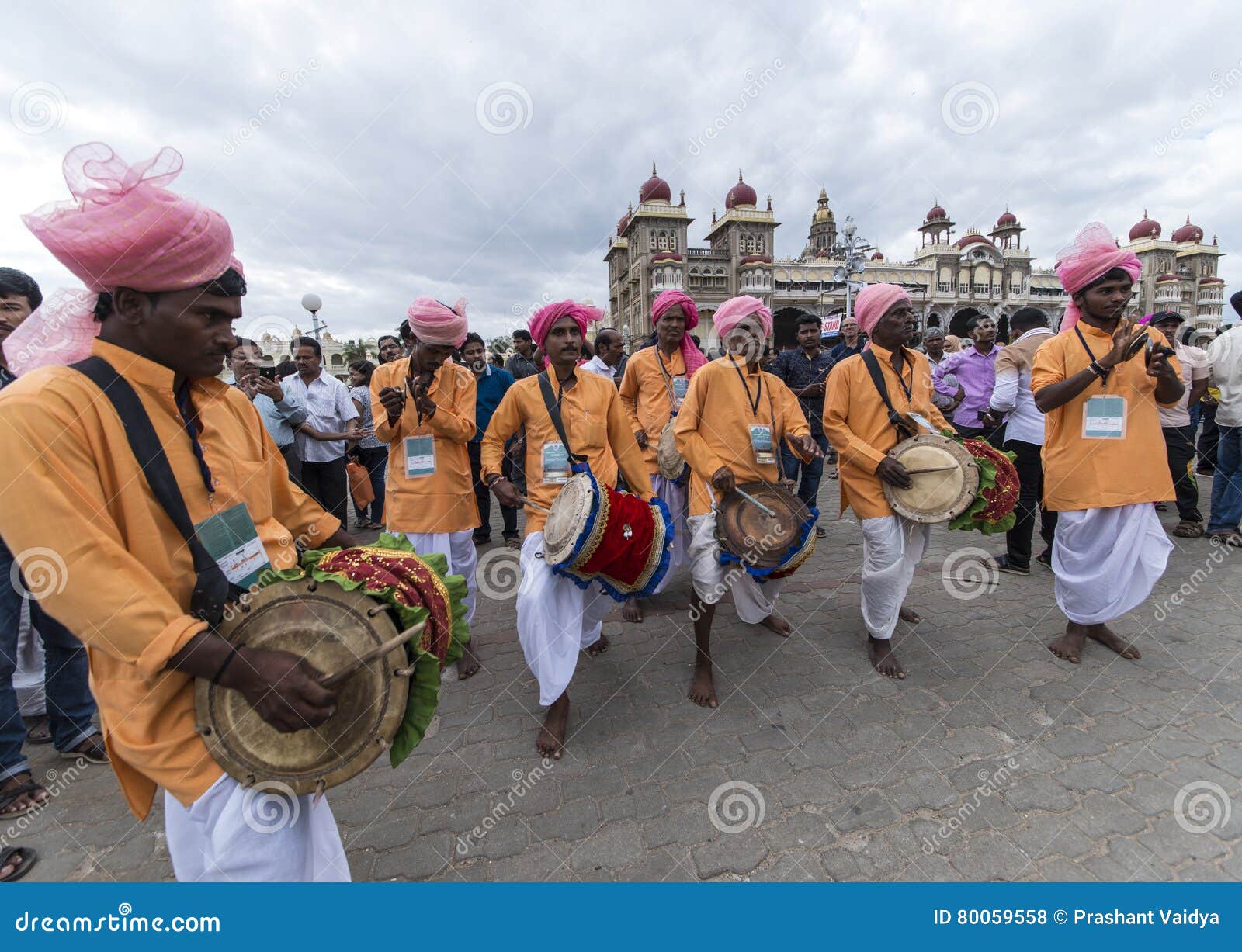 Danza Del Tambor En El Palacio De Mysore Foto de archivo editorial ...