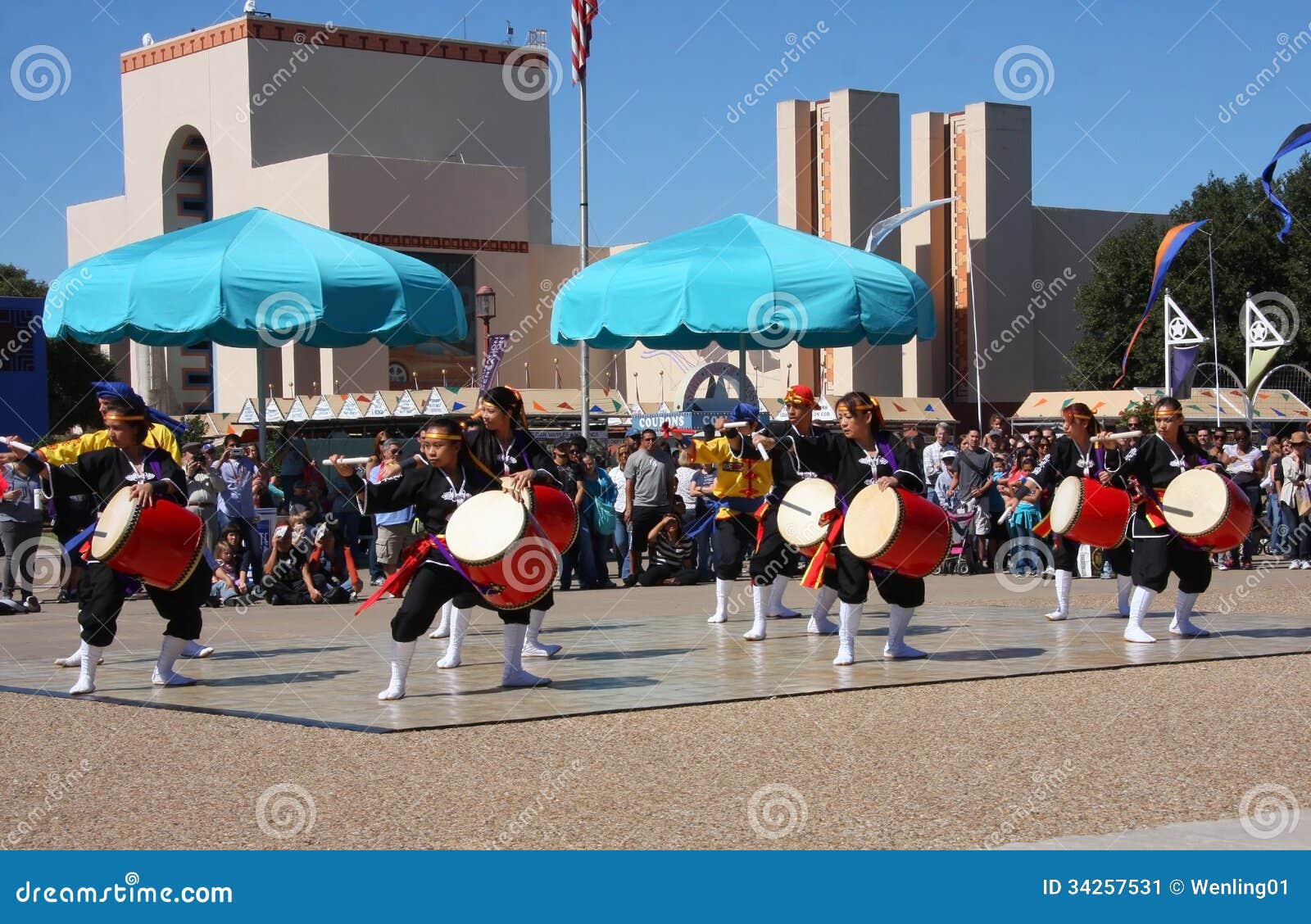 Danza popular foto editorial. Imagen de exterior, hombres - 34257531