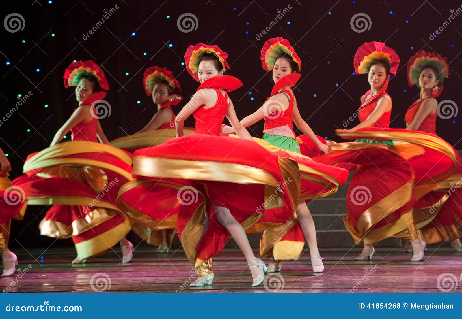 Danza Popular: Melodía Colorida Foto de archivo editorial - Imagen de ...