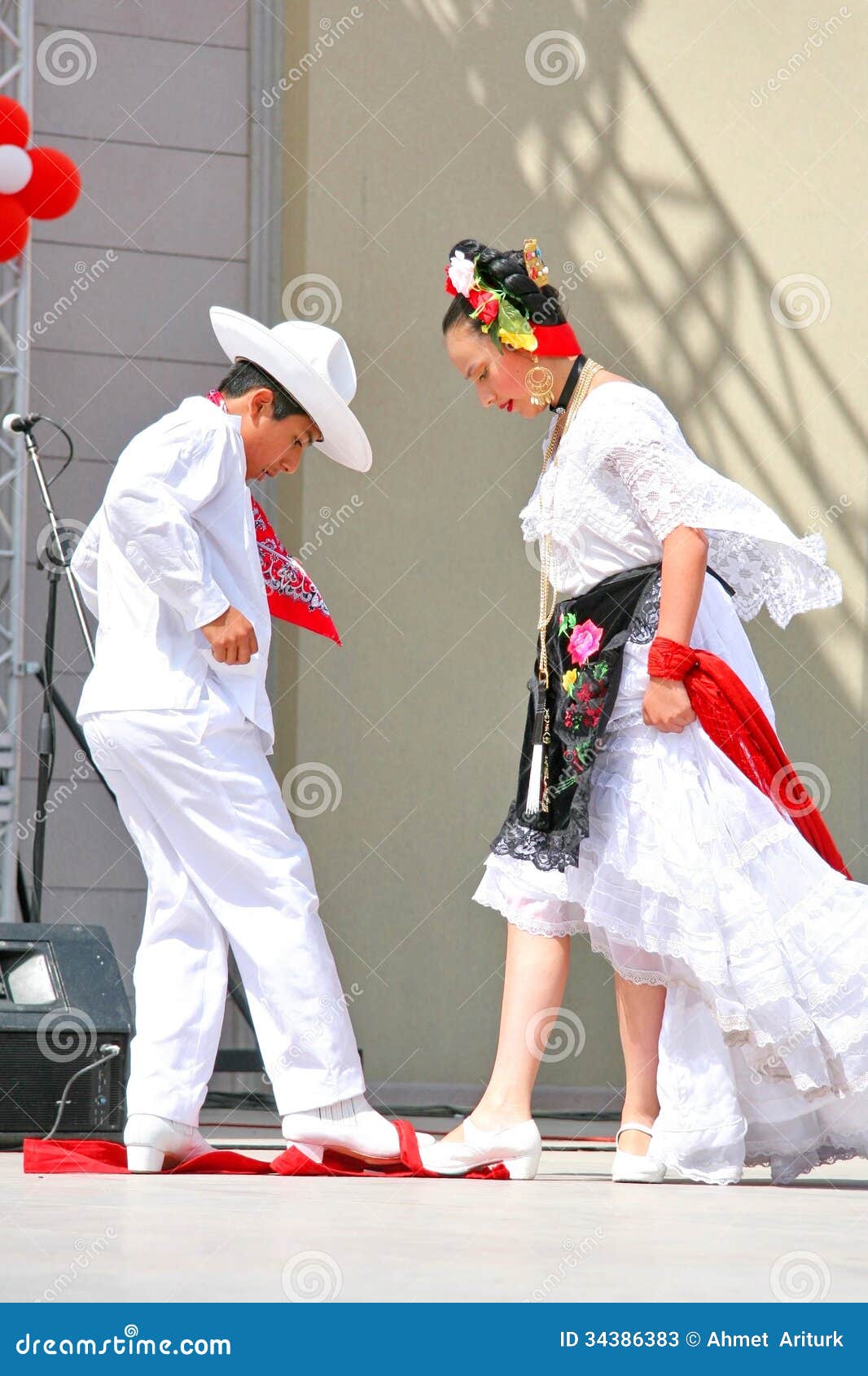 Danza popular mexicana foto de archivo editorial. Imagen de persona ...