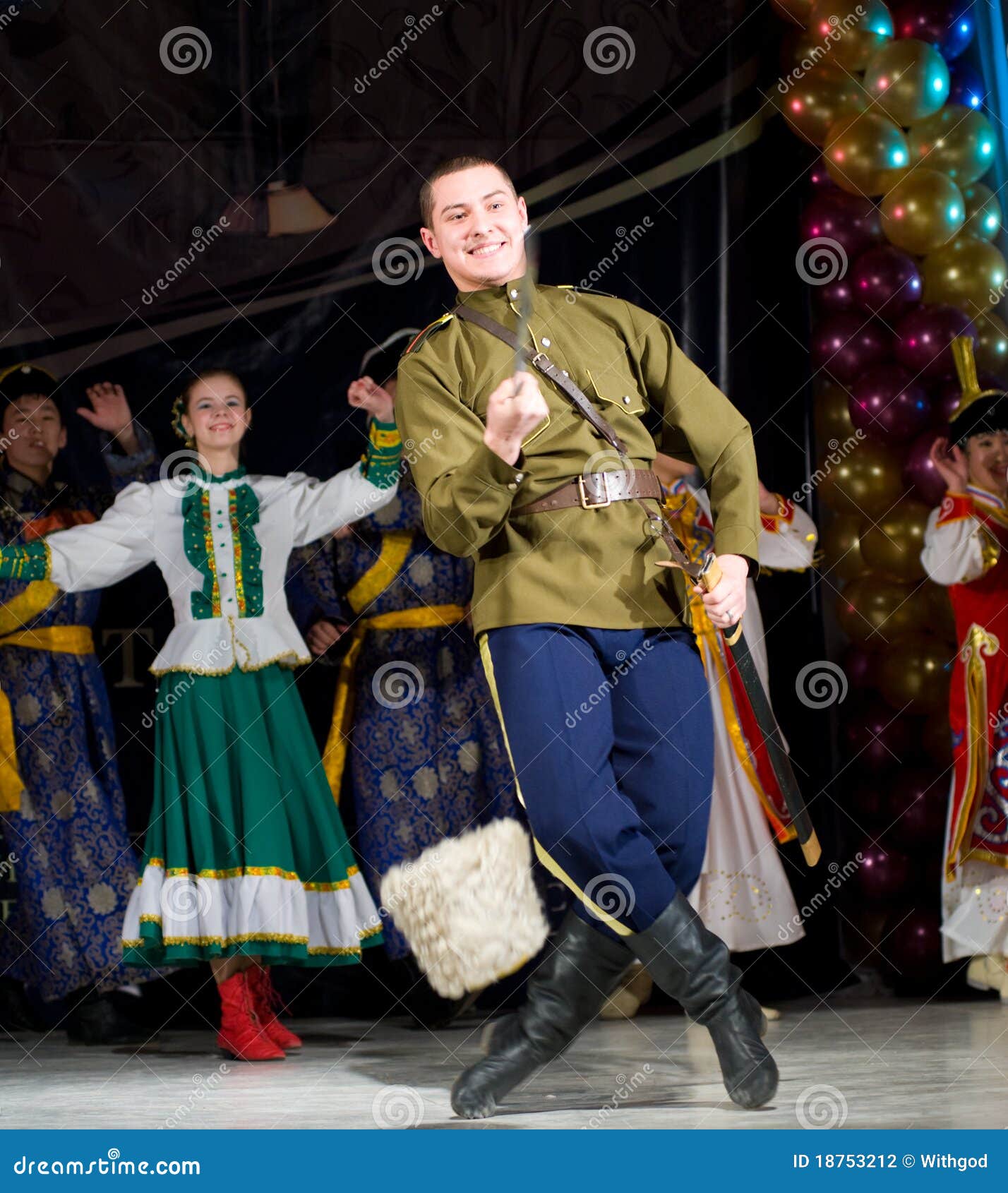 Danza popular rusa fotografía editorial. Imagen de sonrisa - 18753212