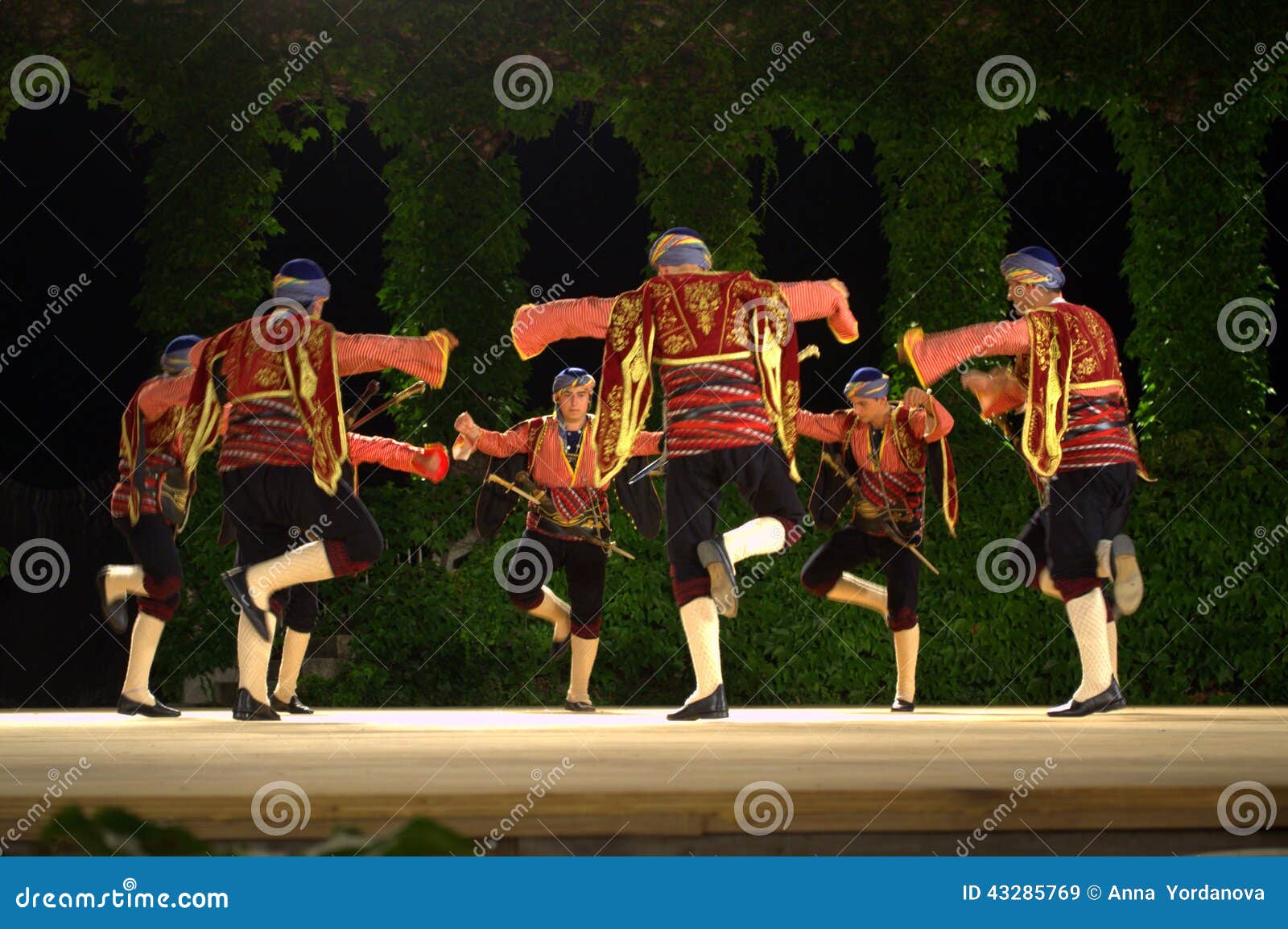 Danza popular turca imagen de archivo editorial. Imagen de festival ...