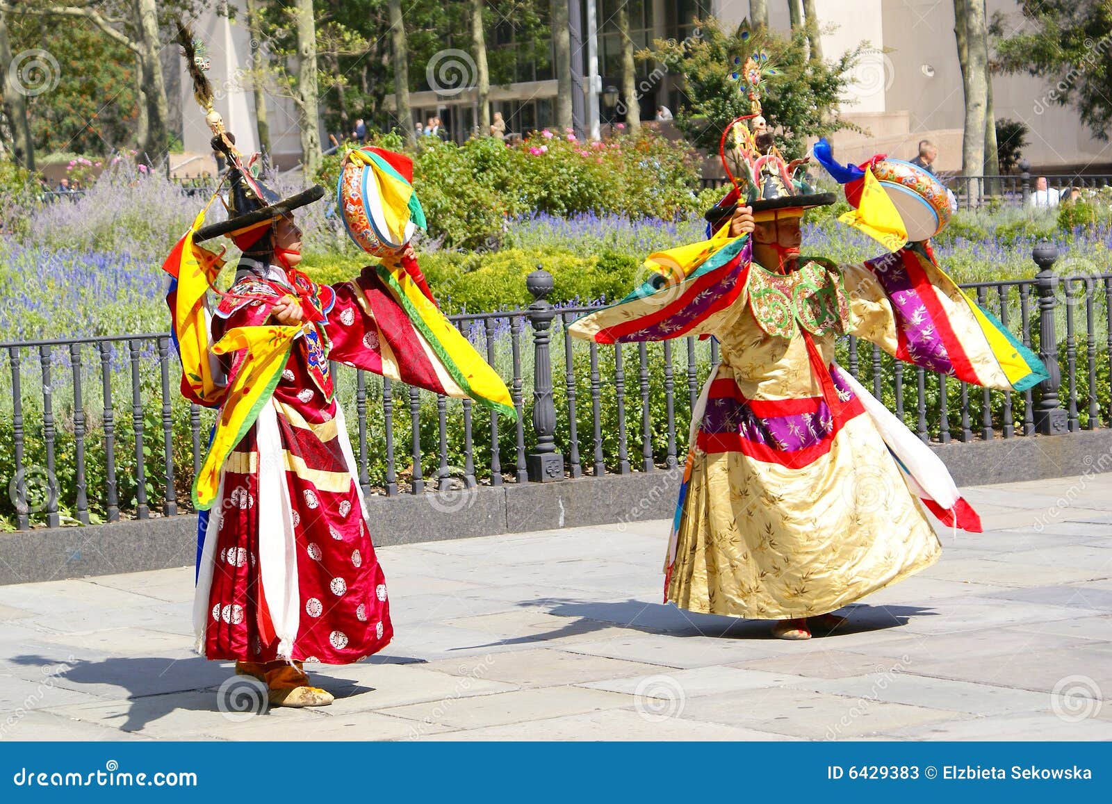 Danza ritual de Bhután foto de archivo editorial. Imagen de festival ...