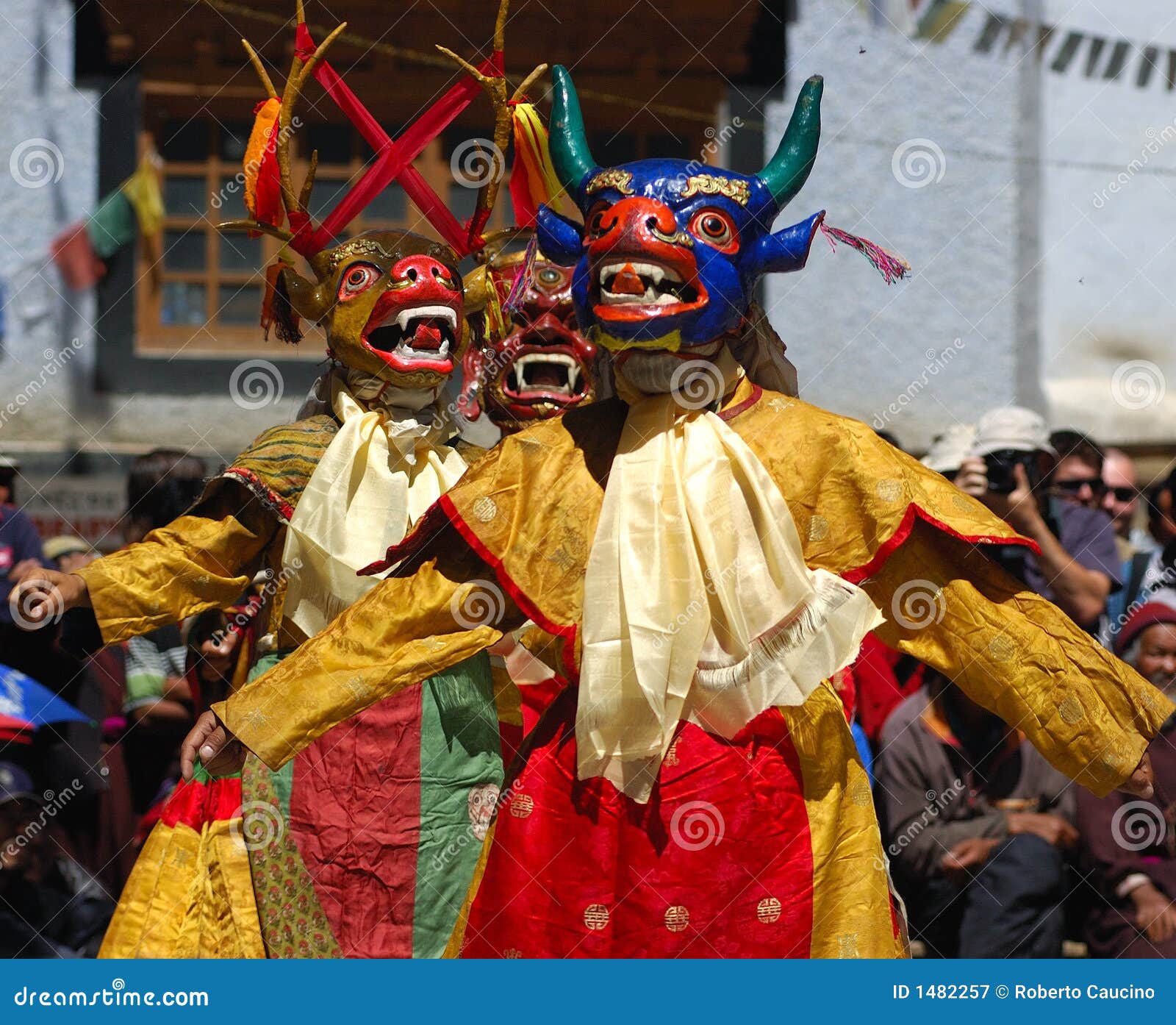Danza tibetana imagen de archivo. Imagen de anaranjado - 1482257