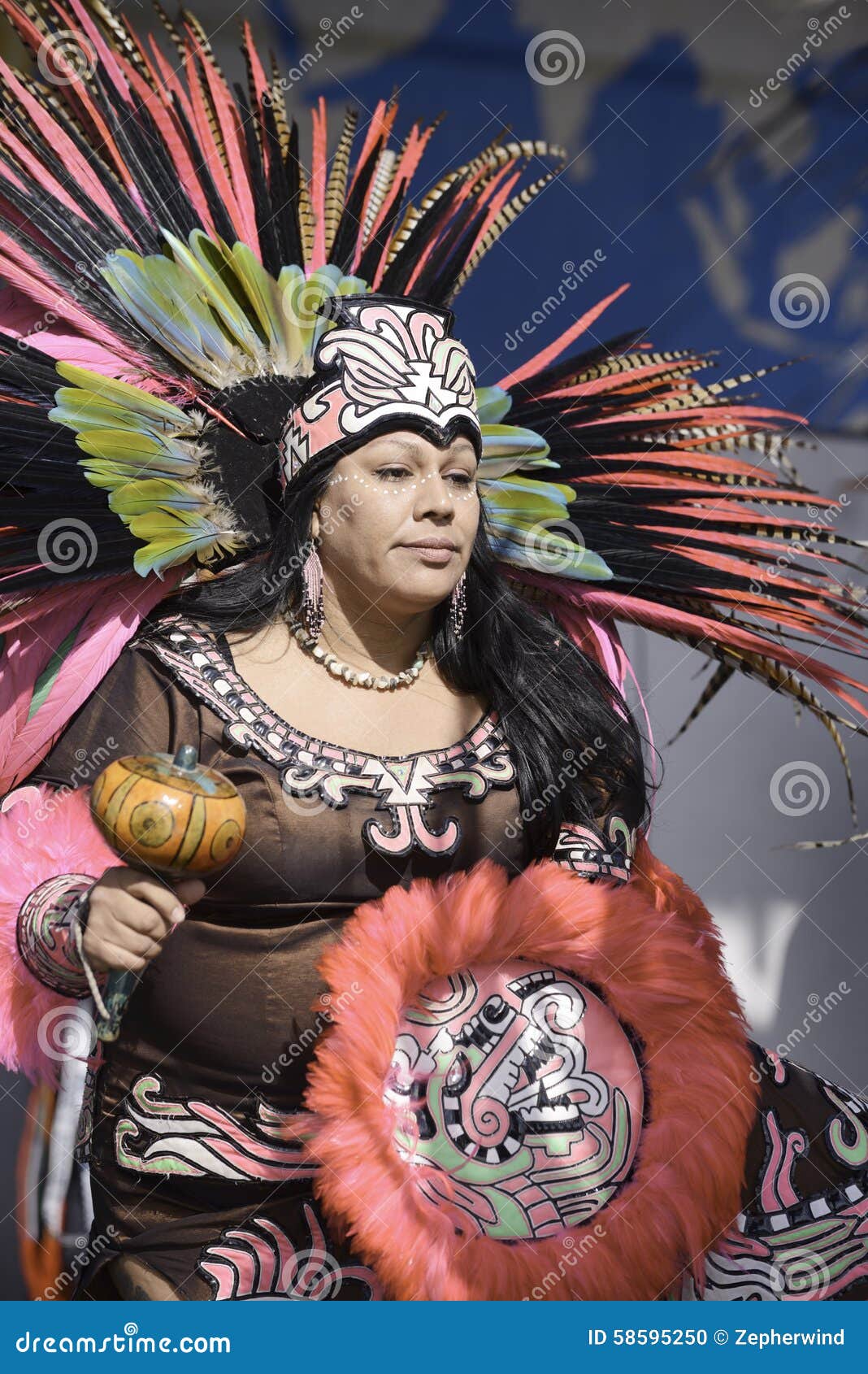 Danzatore azteco immagine editoriale. Immagine di globale - 58595250