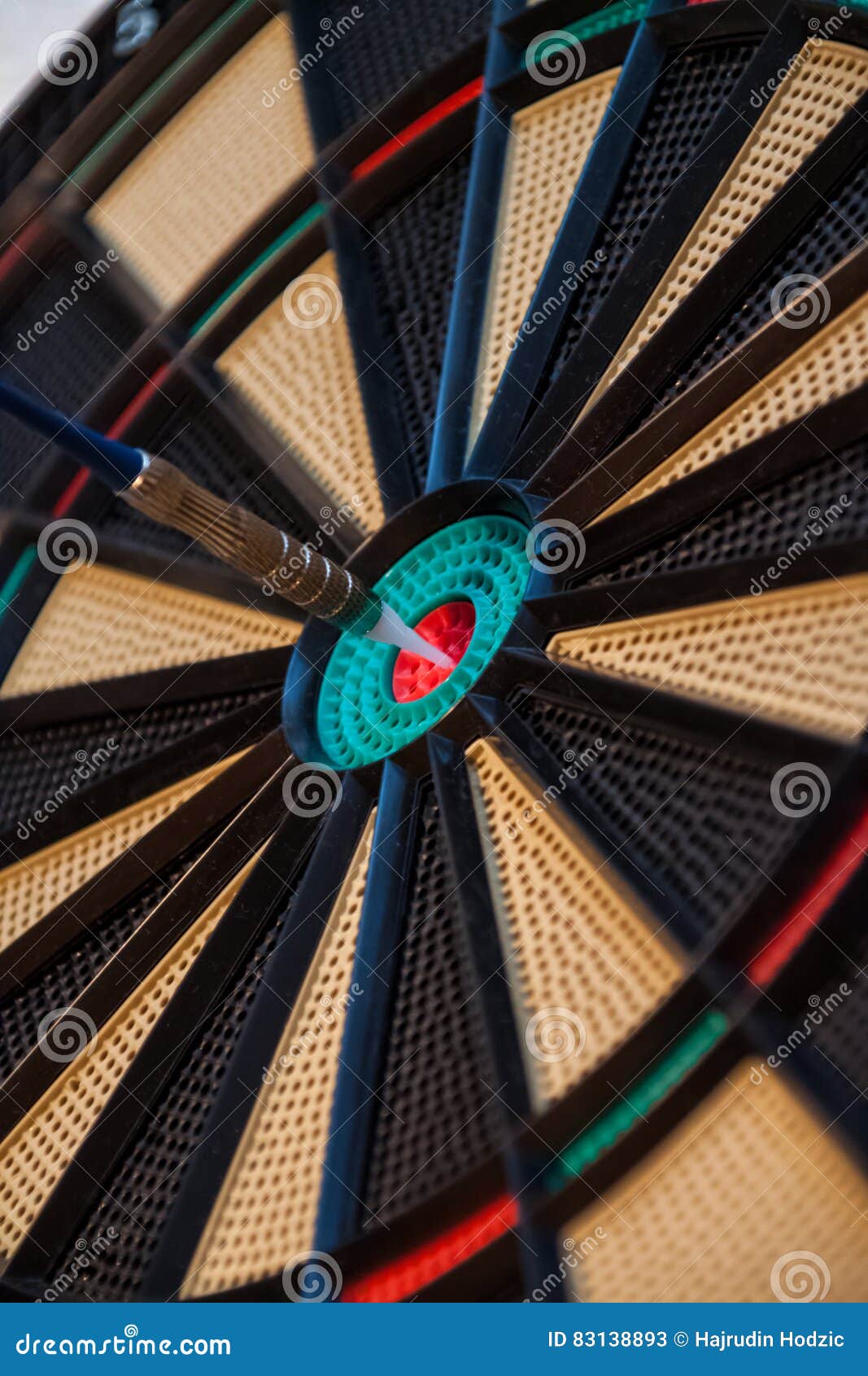 Dardo E Alvo Coloridos Com Cores Verdes, Amarelas E Vermelhas No Th ...