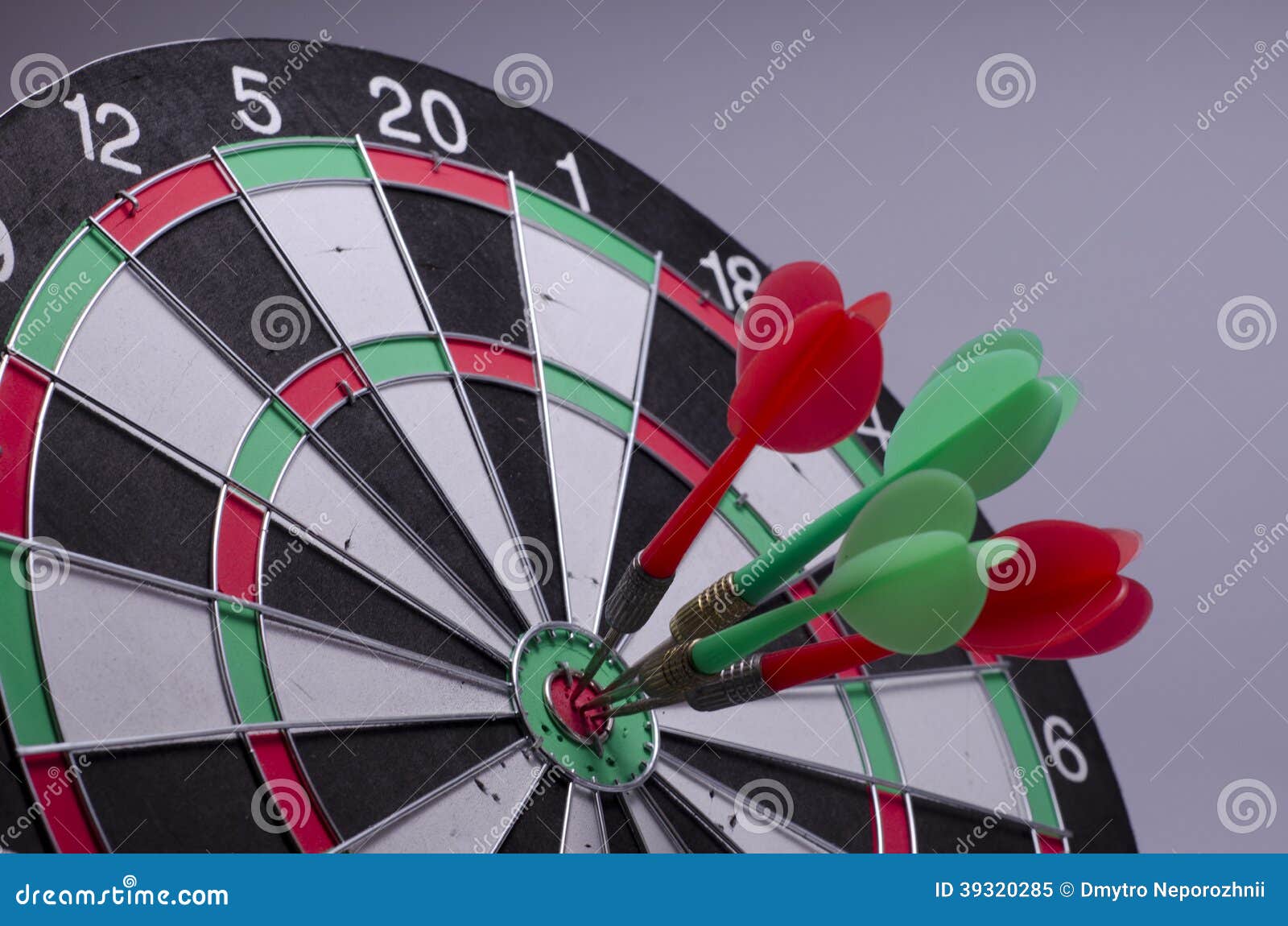 Dards 3 image stock. Image du taureau, dard, exactitude - 39320285