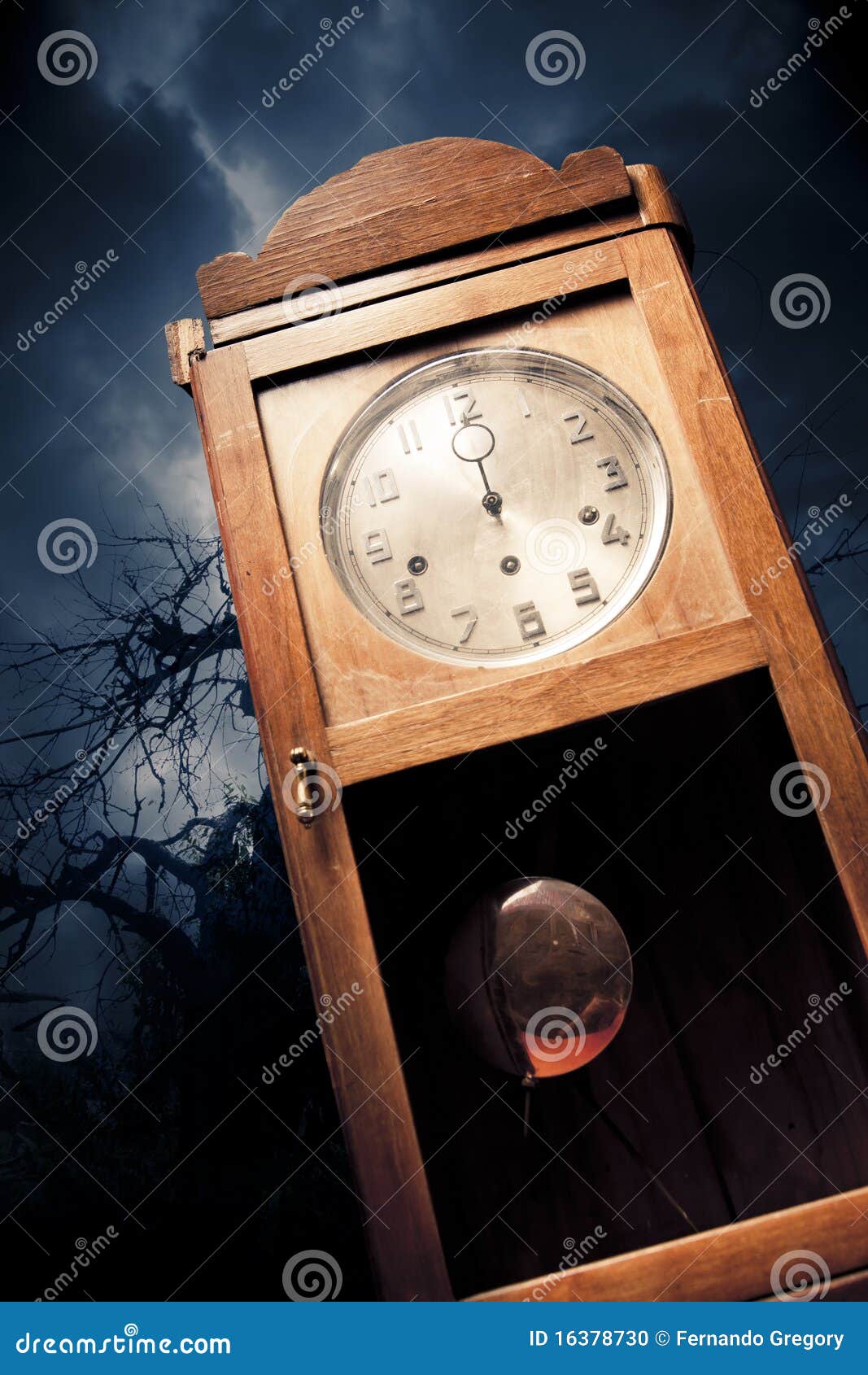 Dark Antique Clock at Night Stock Photo - Image of cipher, dial: 16378730