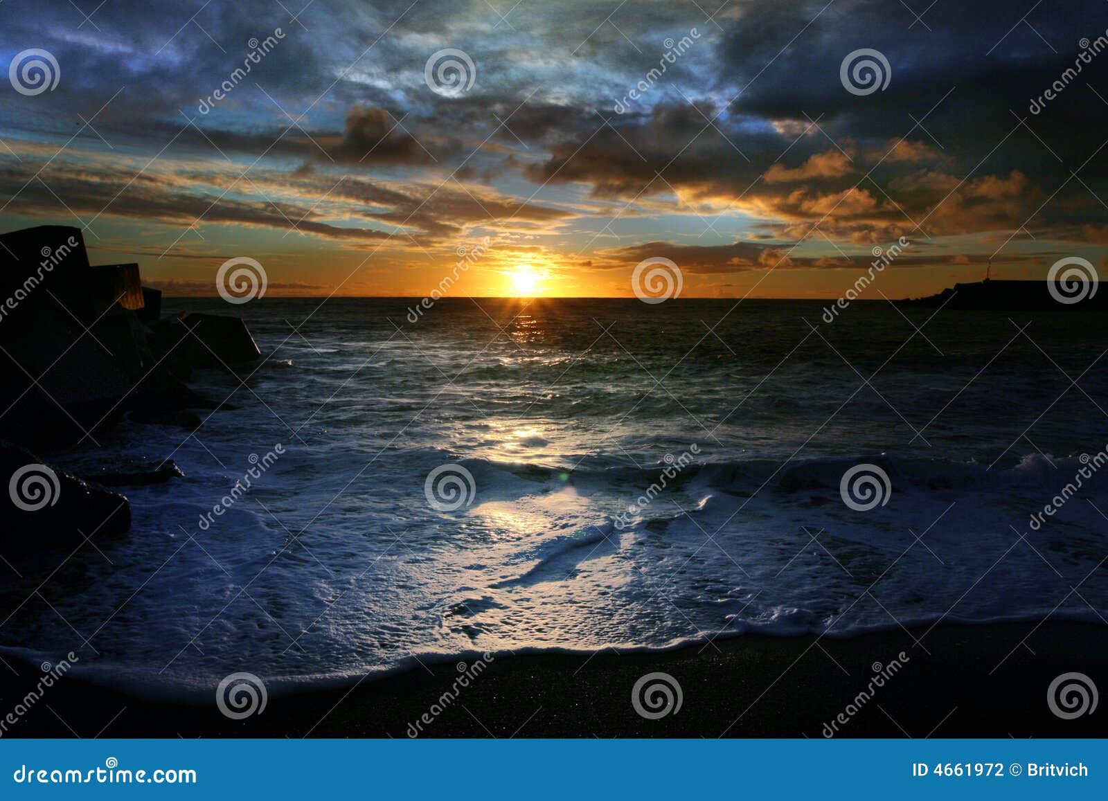 Dark ocean sunset stock photo. Image of outdoors, weather - 4661972