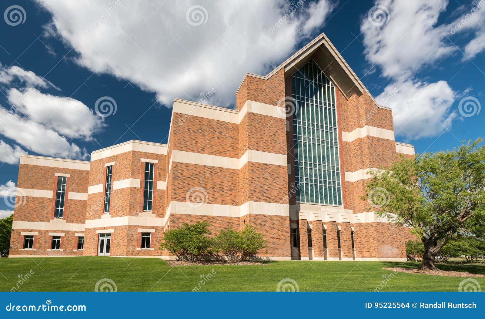 Darrell W. Krueger Library at Winona State University Stock Photo ...