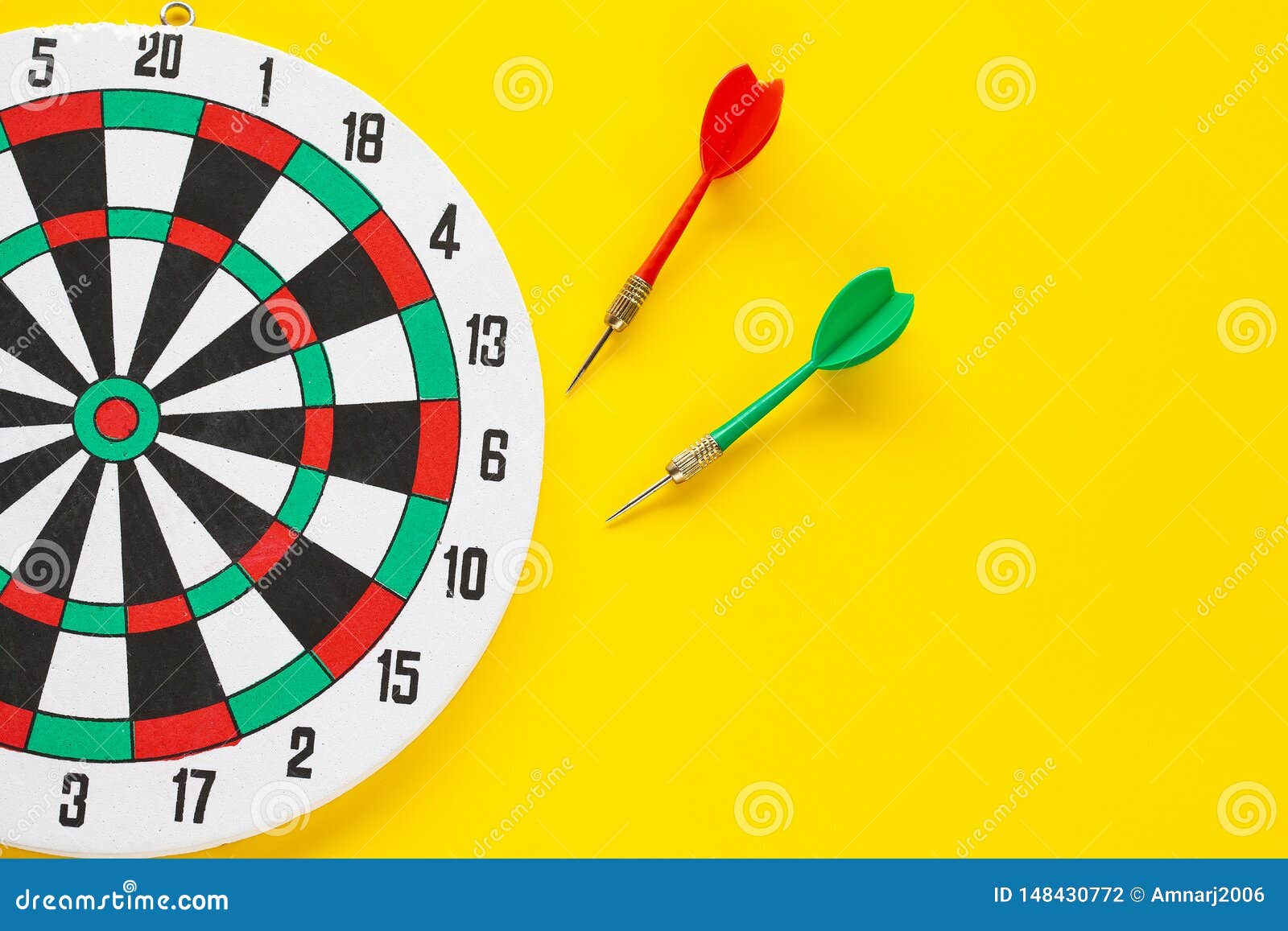 Dart Arrow on Target Dartboard ,Business Success Stock Photo - Image of ...