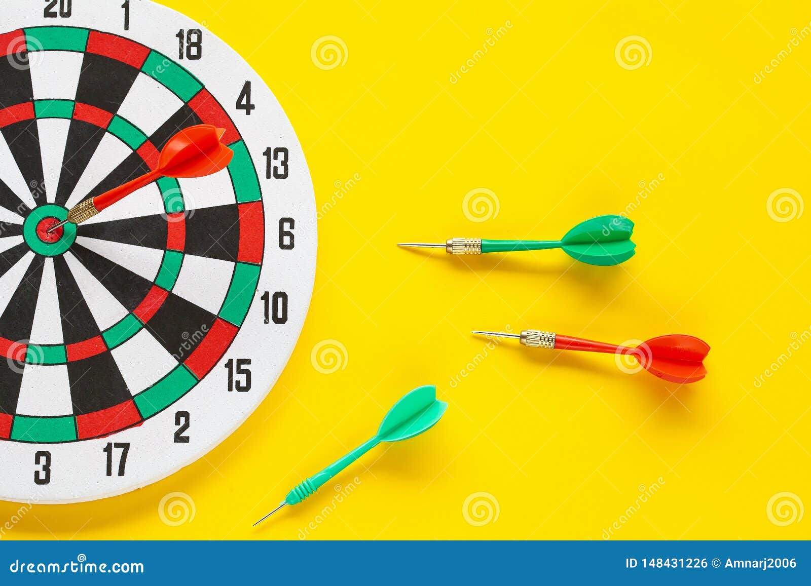 Dart Arrow on Target Dartboard ,Business Success Stock Photo - Image of ...