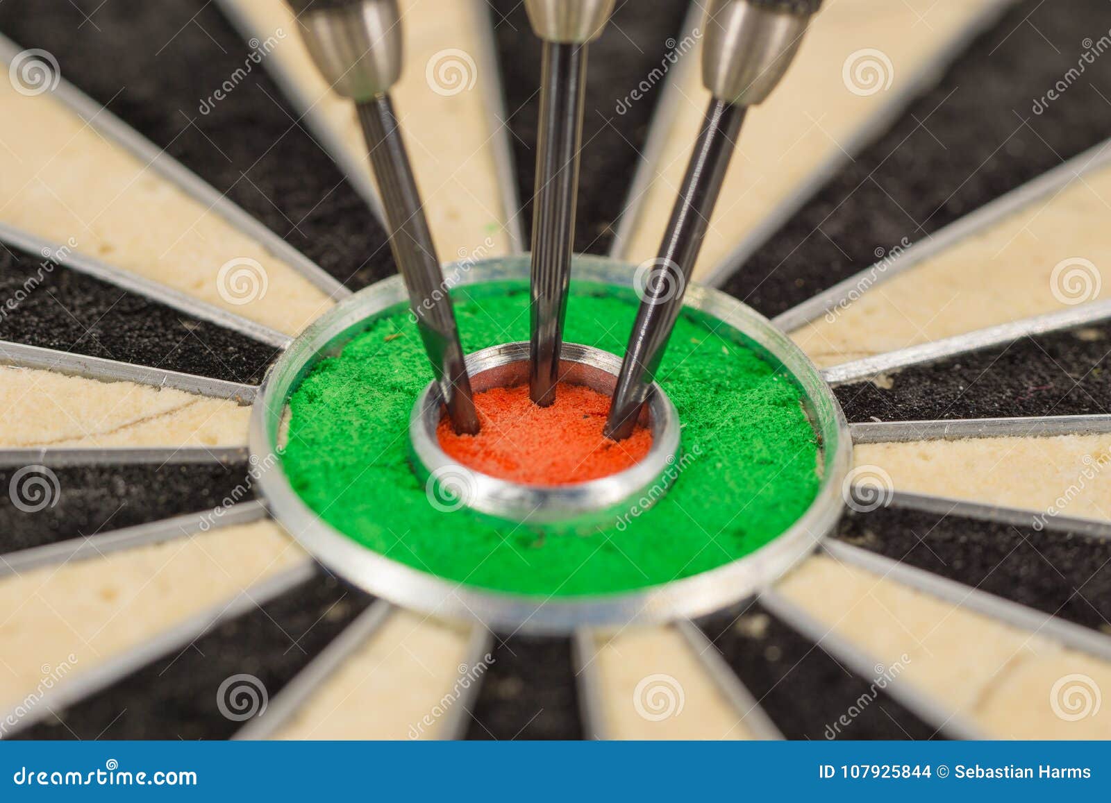 Dart in Bull& X27;s Eye, Close Up Stock Photo - Image of score, hitting ...