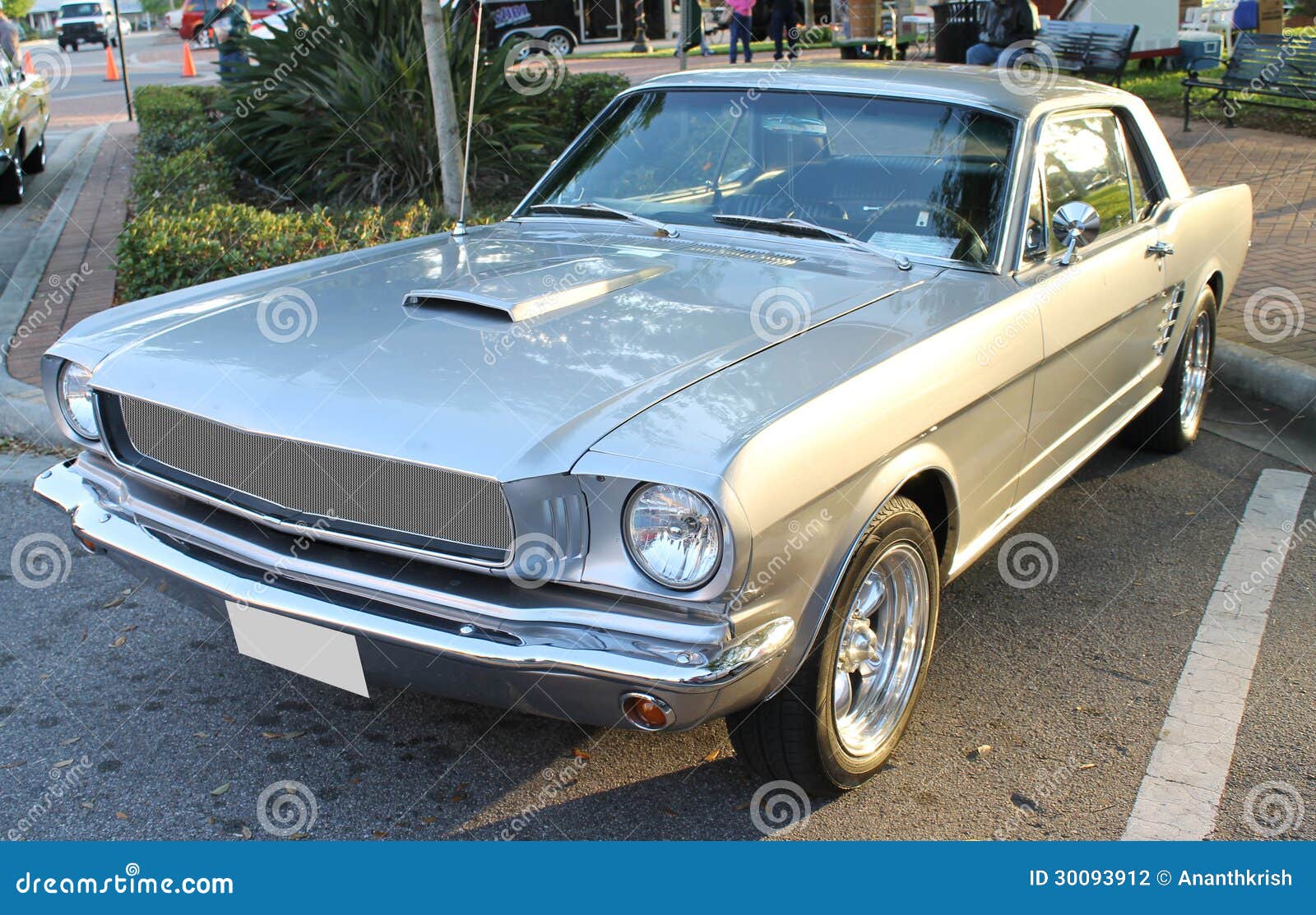 Altes Ford-Mustang-Auto stockfoto. Bild von transport - 30093912