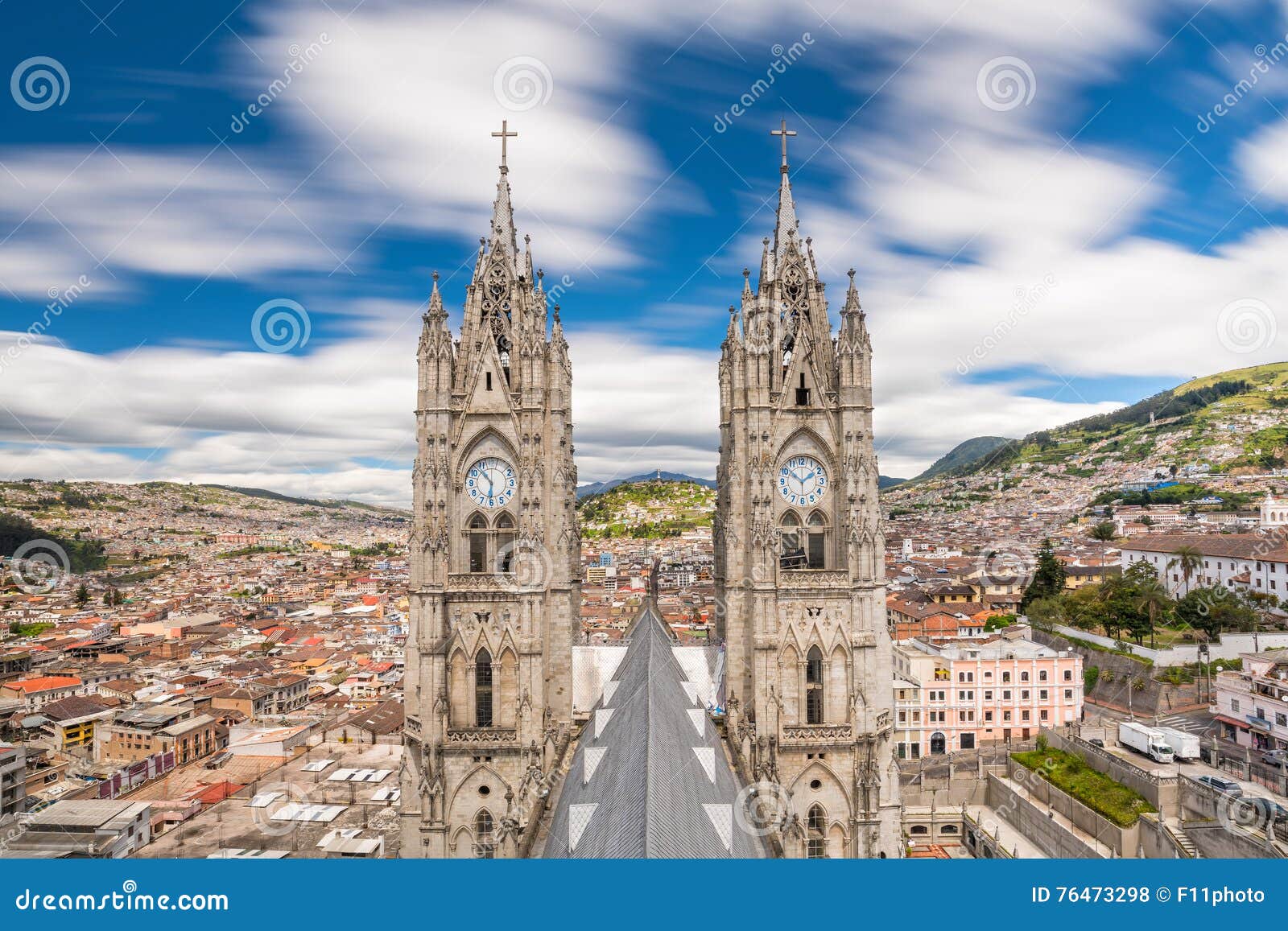 Das Basilika Del Voto Nacional in Quito Stockfoto - Bild von erbe ...