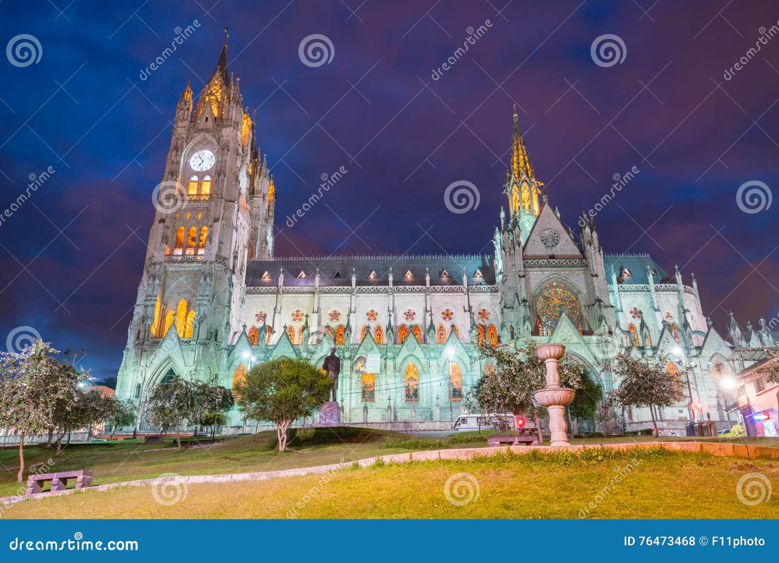Das Basilika Del Voto Nacional in Quito, Ecuador Stockfoto - Bild von ...