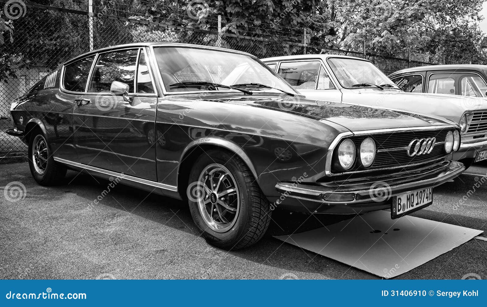 Das Coupé S, Vorderansicht Audis 100 (C1), (Schwarzweiss ...