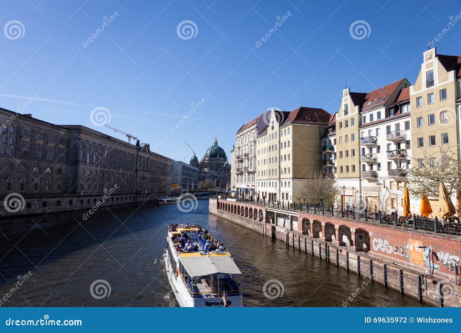 Das Fluss Spree in Der Alten Mitte Von Berlin Redaktionelles ...