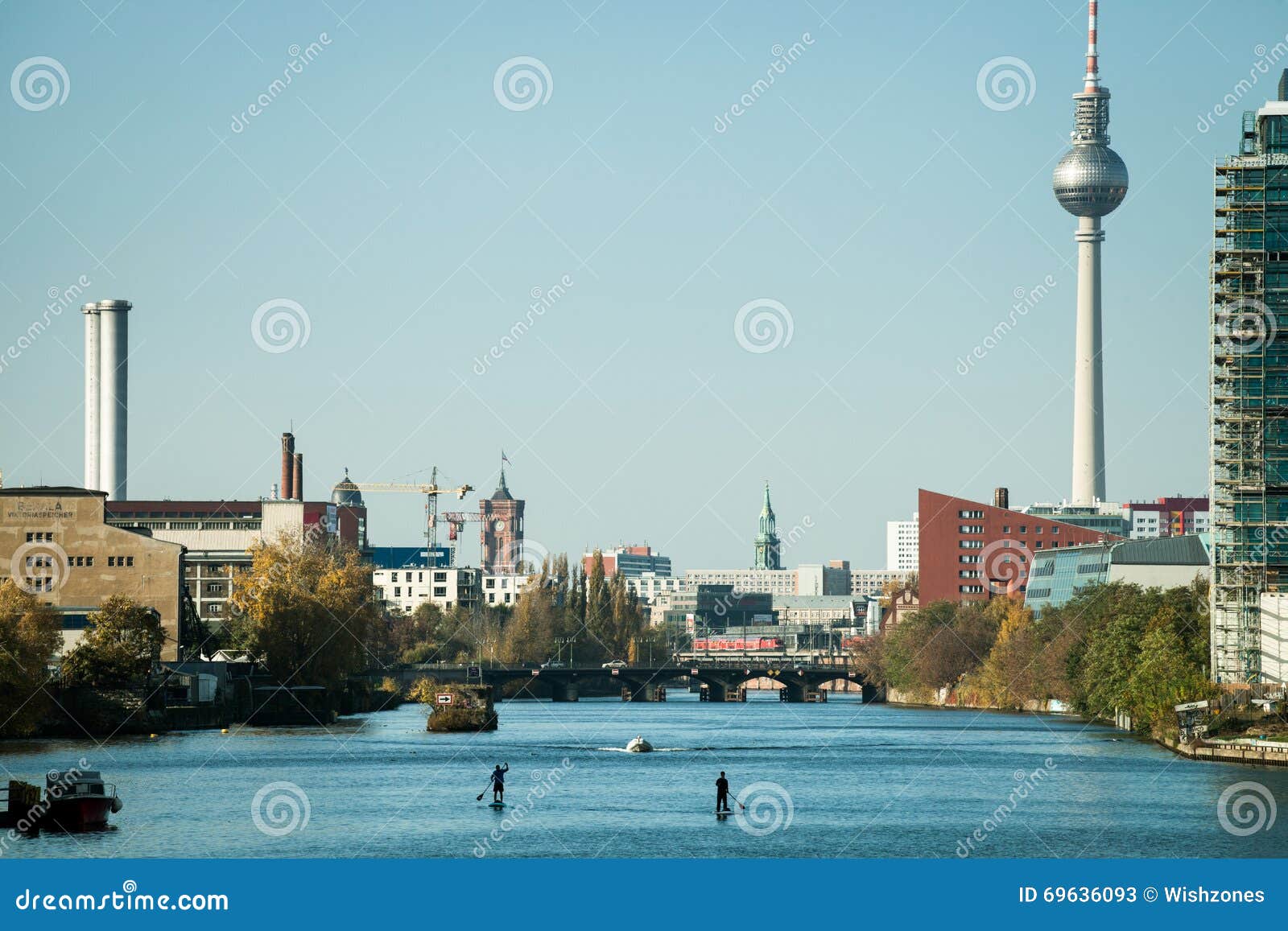 Das Fluss Spree in Der Alten Mitte Von Berlin Redaktionelles Stockfoto ...