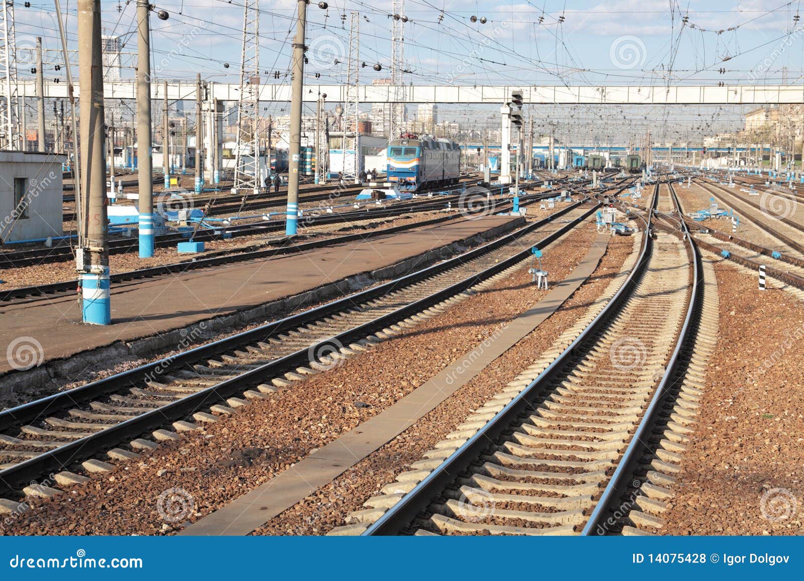 Das Gleis stockfoto. Bild von autos, maschinerie, laufwerk - 14075428