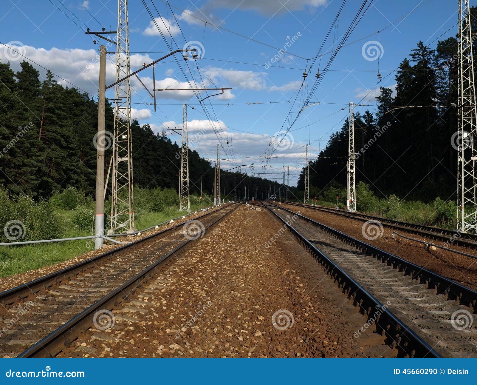 Das Gleis stockfoto. Bild von holz, systemblockade, leuchte - 45660290
